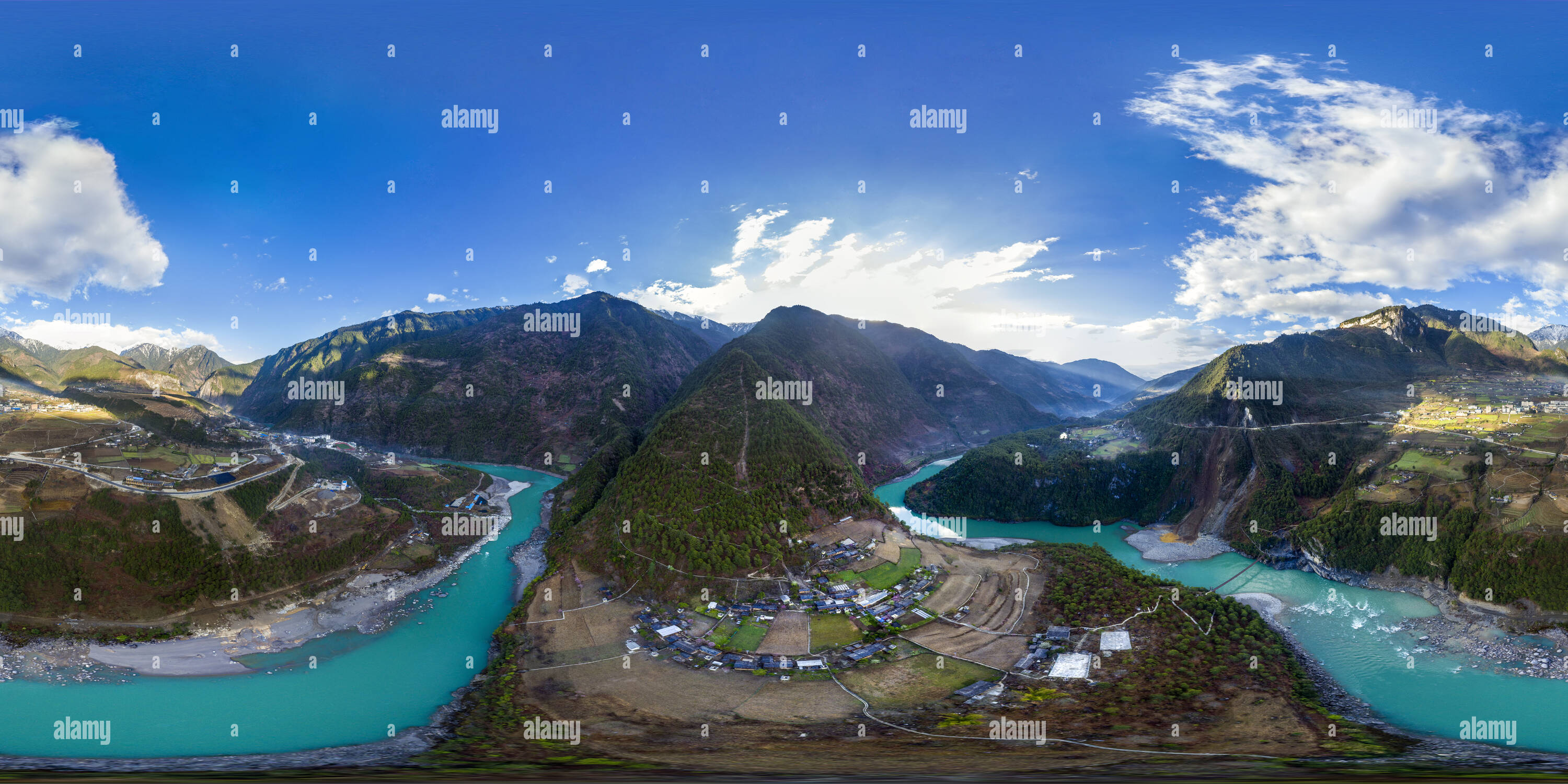 360° view of Peach Blossom Island(丙中洛怒江第一灣桃花島), Bingzhongluo, Yunnan ...
