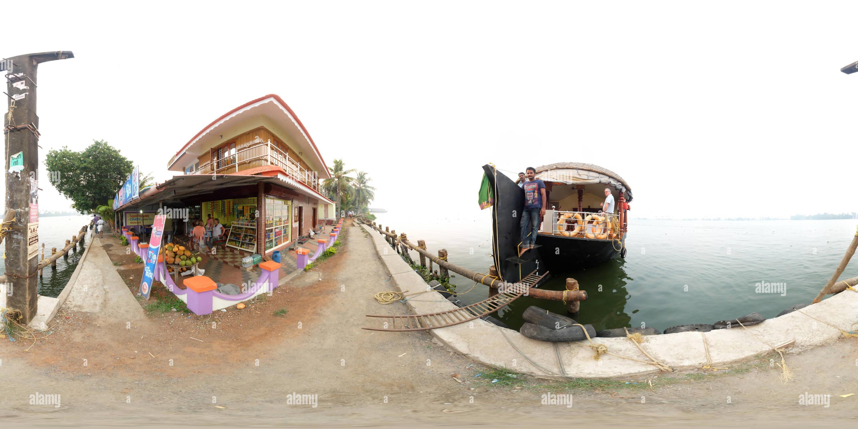 360° view of Houseboat Stops at the Market on Alleppey Lake - Alamy