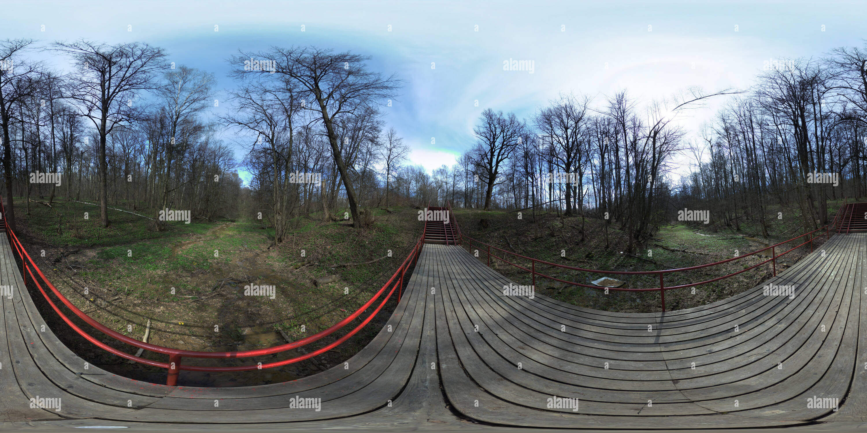 360° view of Bitsa Park bridge near the ulitsa Akademika Yangelya - Alamy