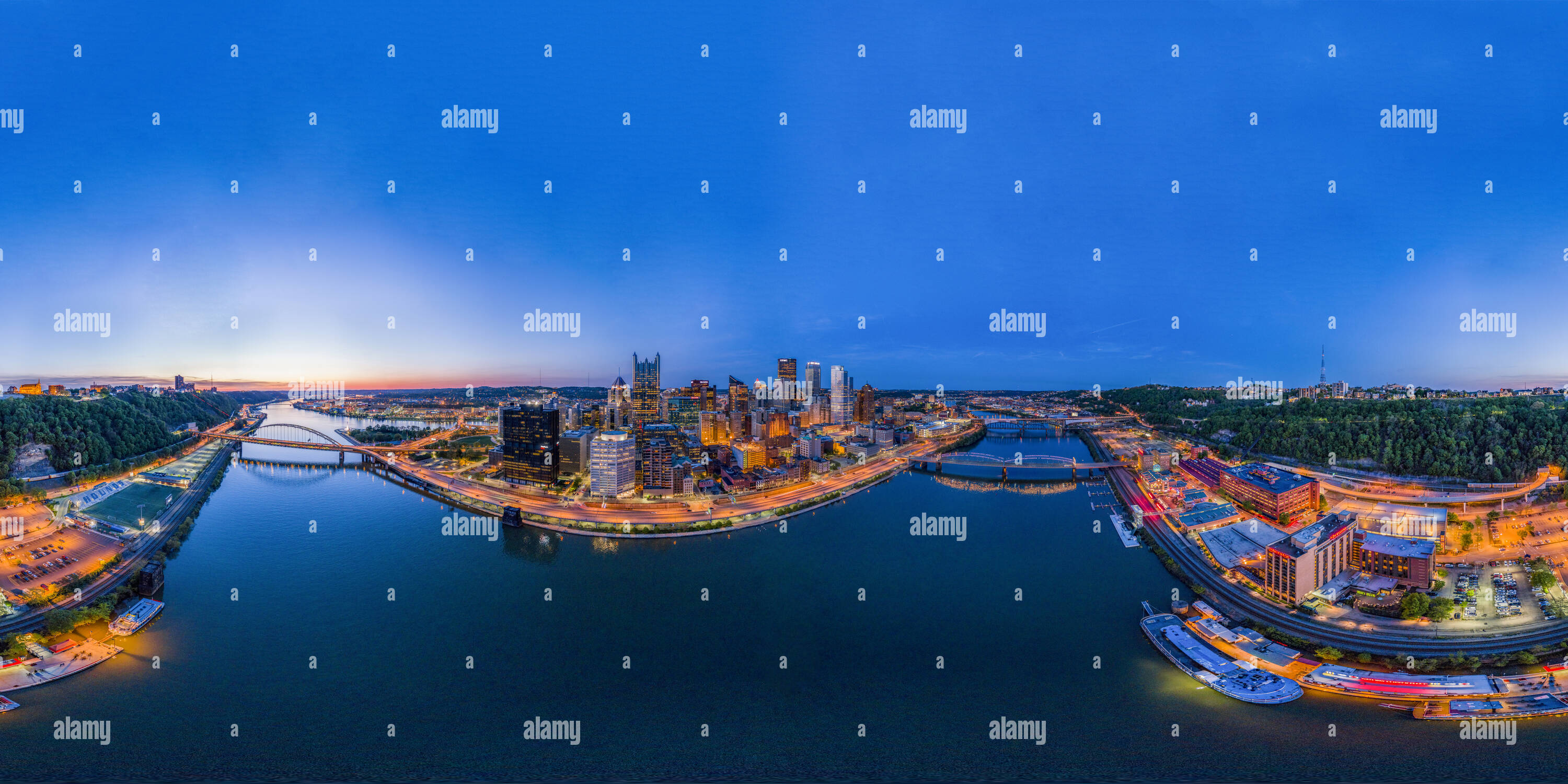 360° view of Downtown Pittsburgh at Last Light - Alamy