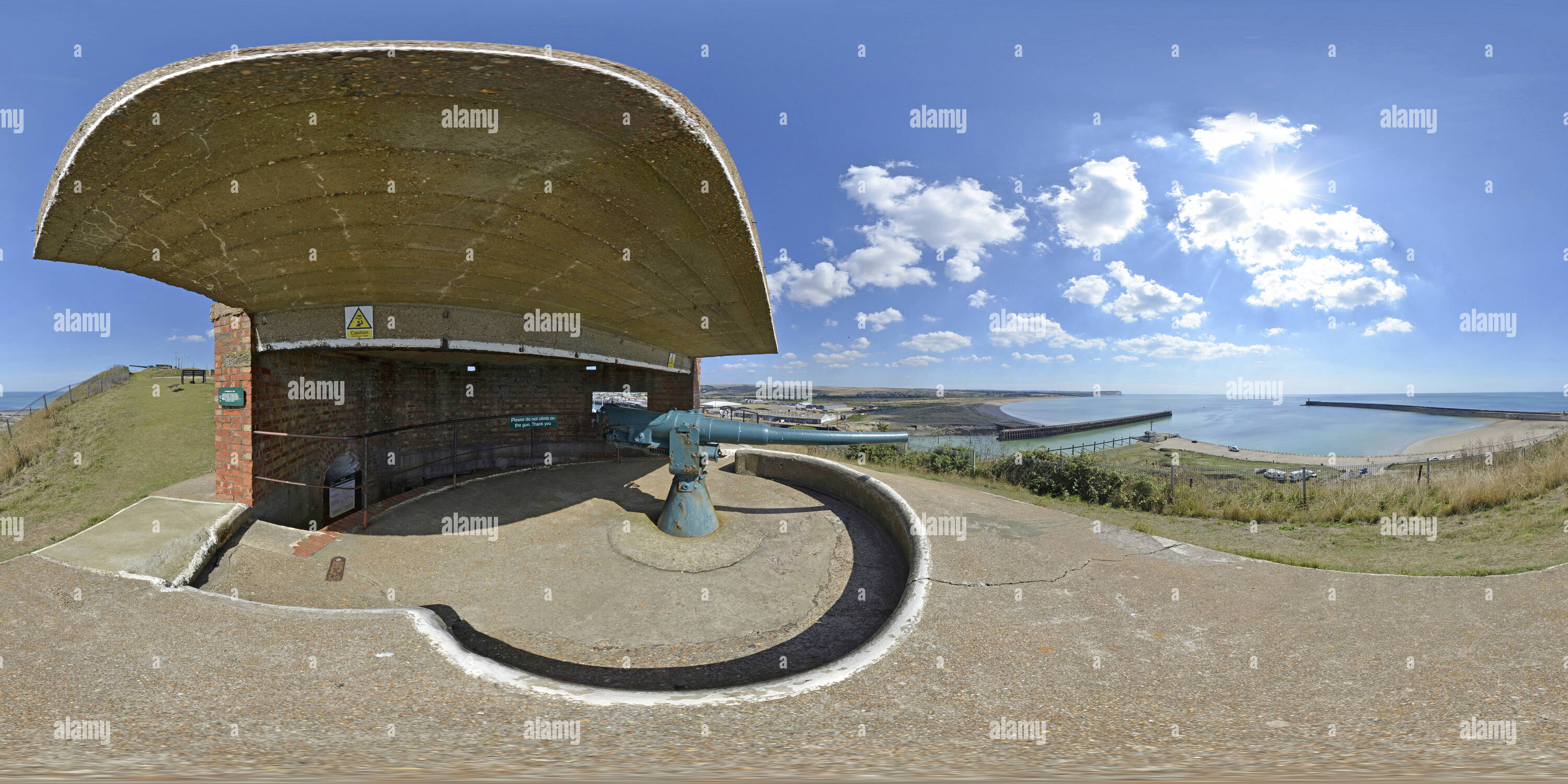 360° view of Newhaven Fort Quick Firing 12 Pounder Gun - Alamy