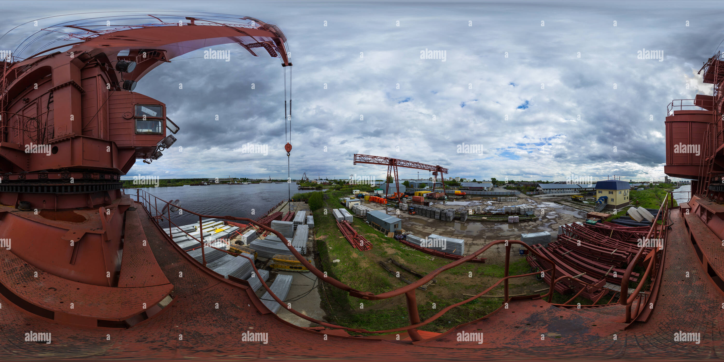 360° view of Portal crane platform - Alamy