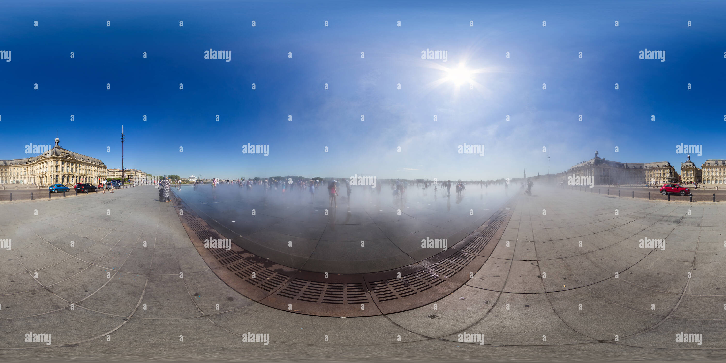 360° view of The water mirror pool of Bordeaux during the fog cycle - Alamy