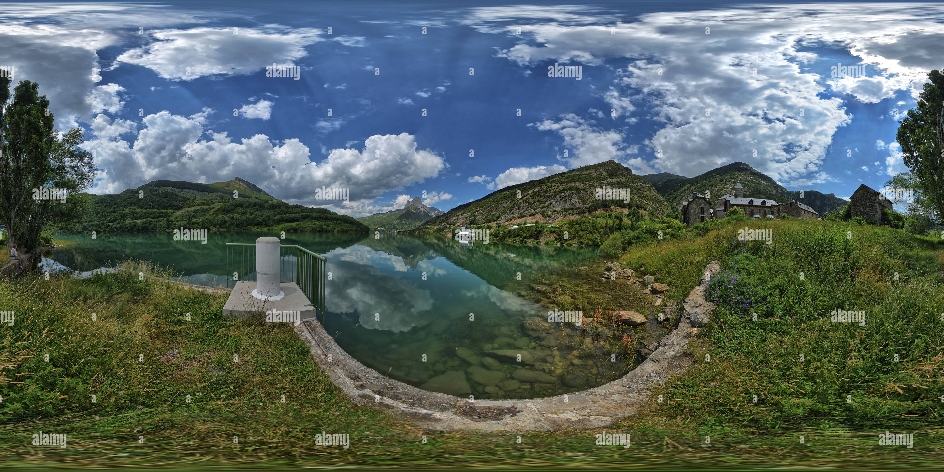 360° view of Tena Valley, Lanuza - Alamy