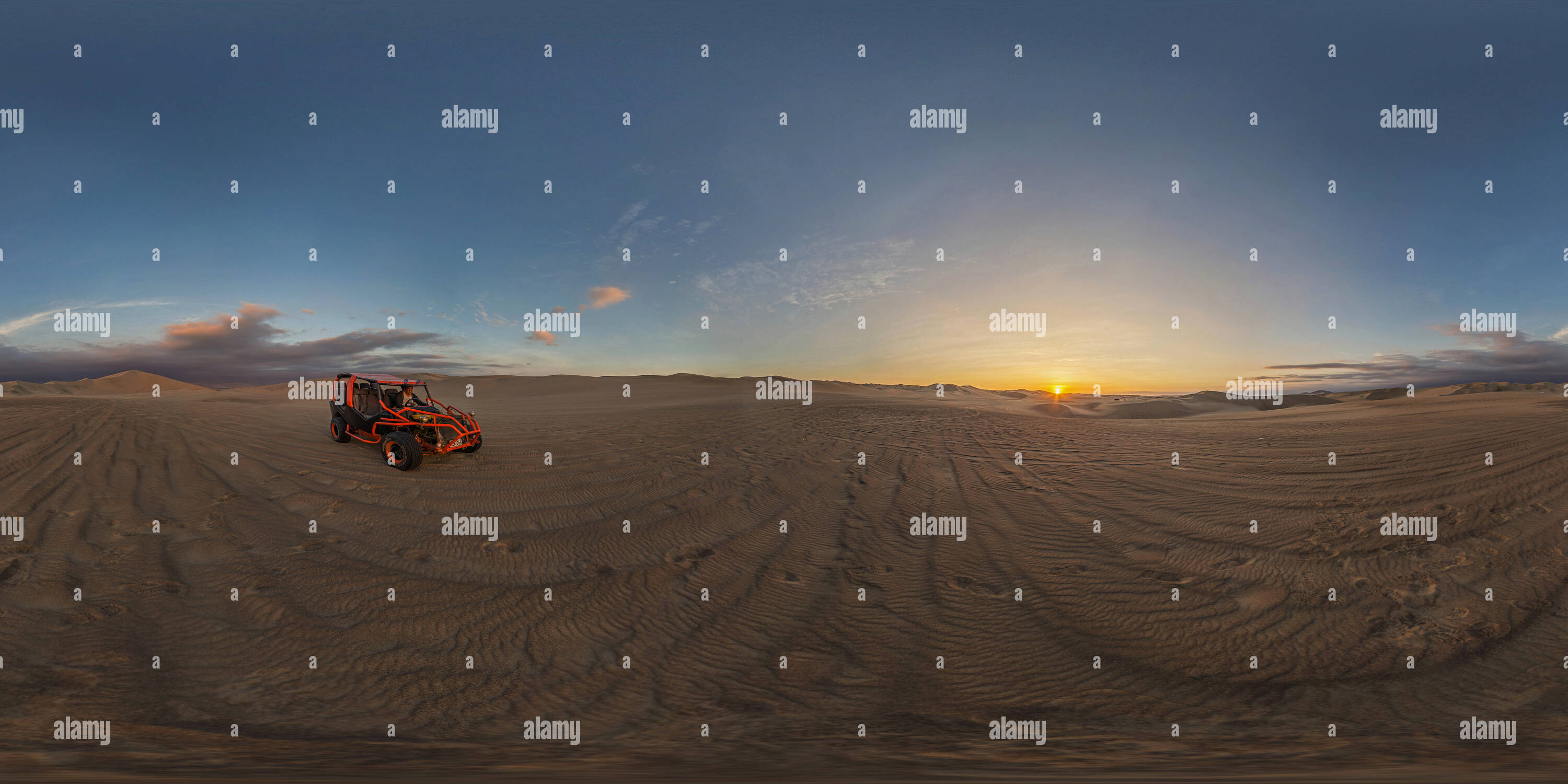 360° view of PERU - Huacachina Sand Dunes at Sunset with Buggy - Alamy