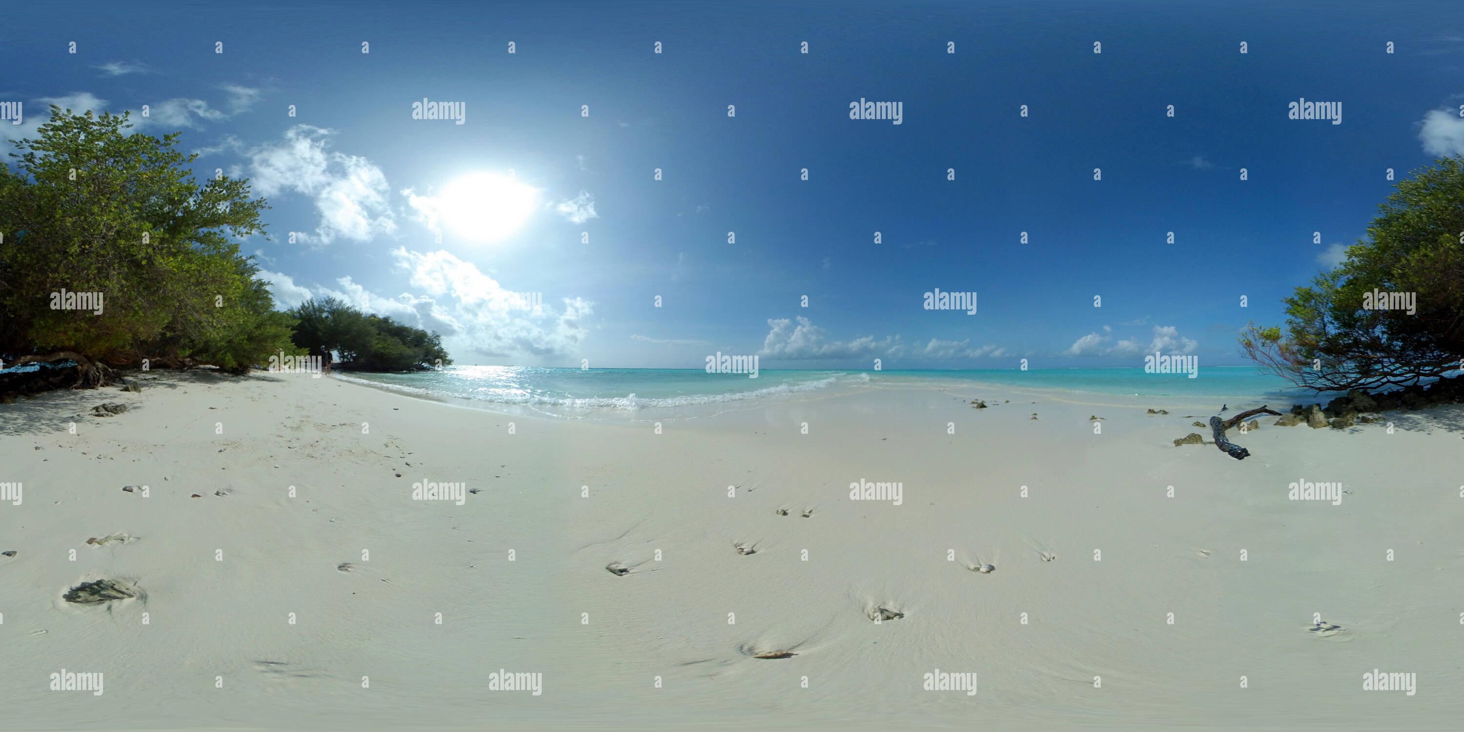 360° view of Chicken island maldives - Alamy