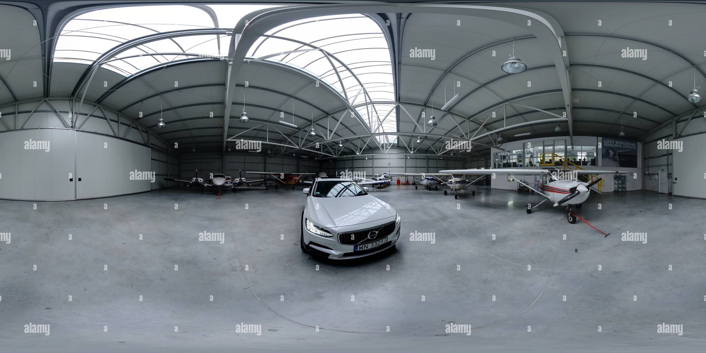 360° view of Volvo V90 Cross Country (7999 - Alamy