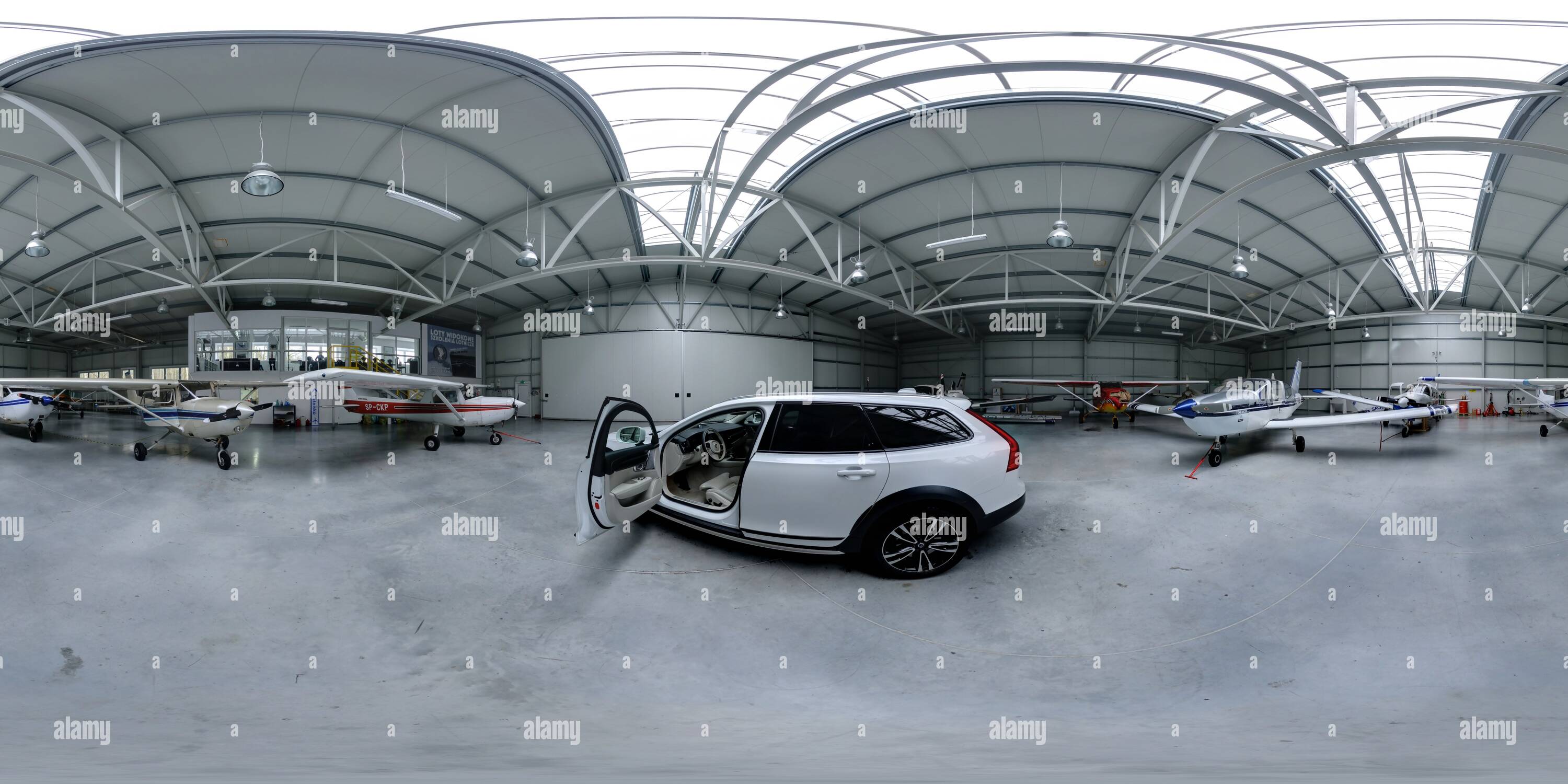 360° view of Volvo V90 Cross Country (8000 - Alamy