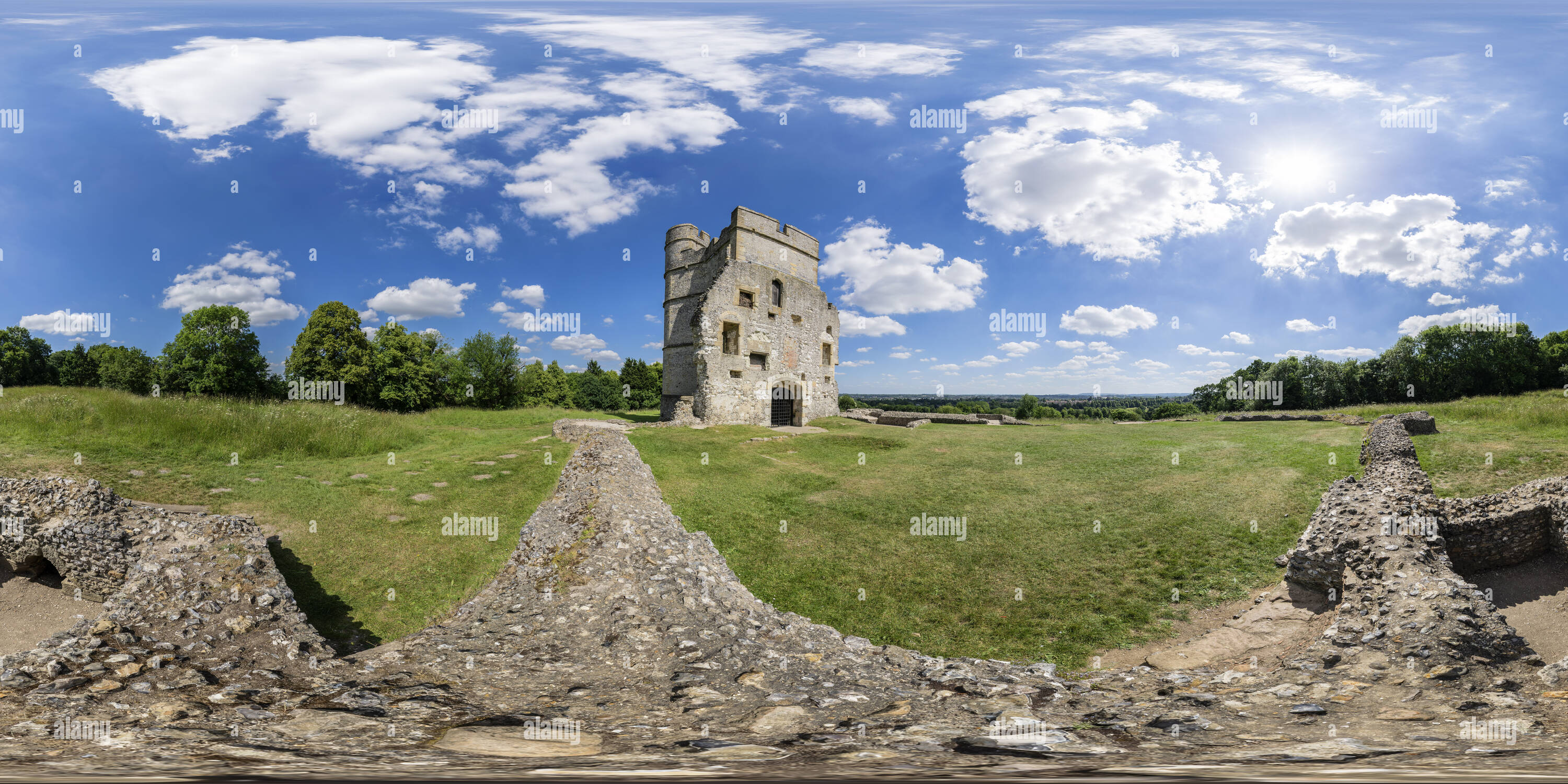 360° view of Donnington Castle ruins, Berkshire - Alamy