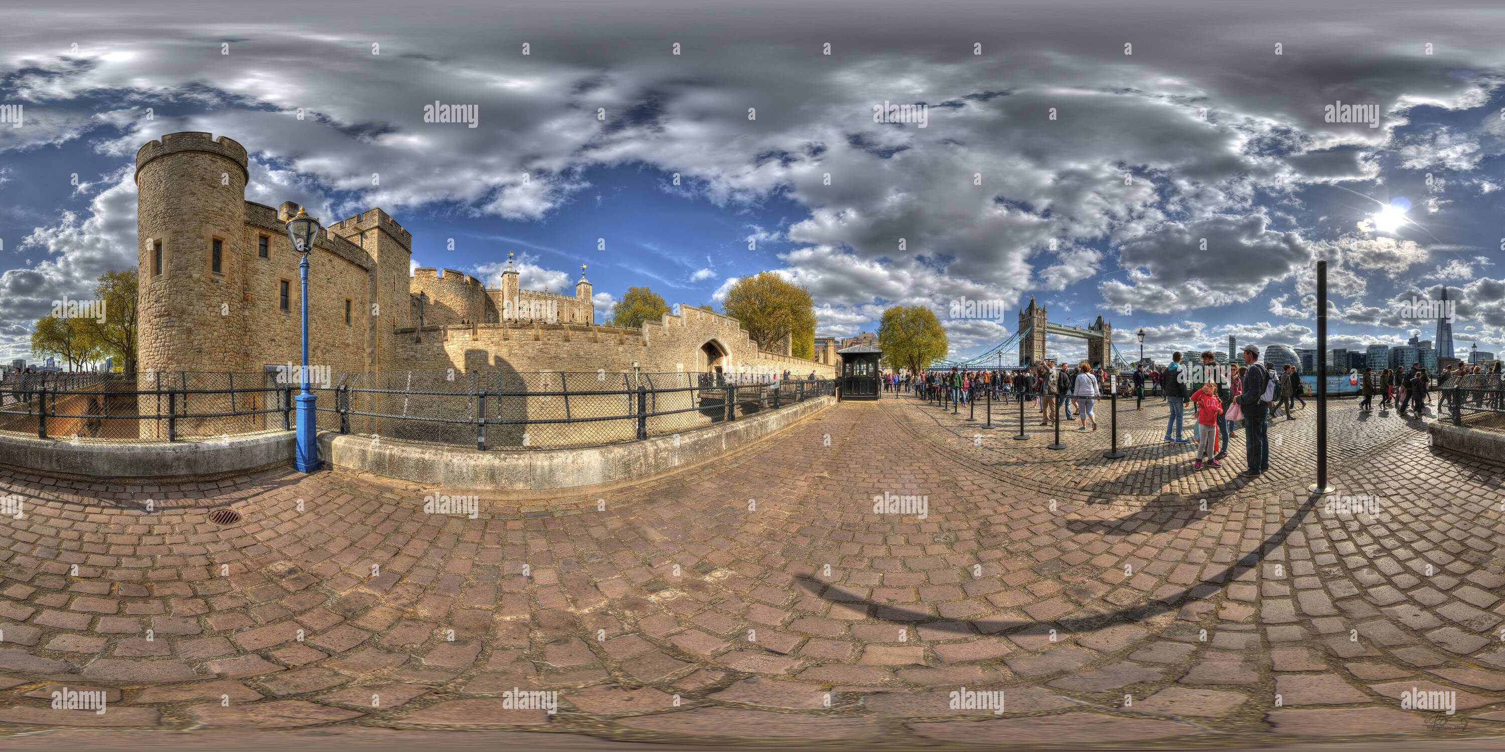 360° view of Outside the walls - Tower of London ! - Alamy