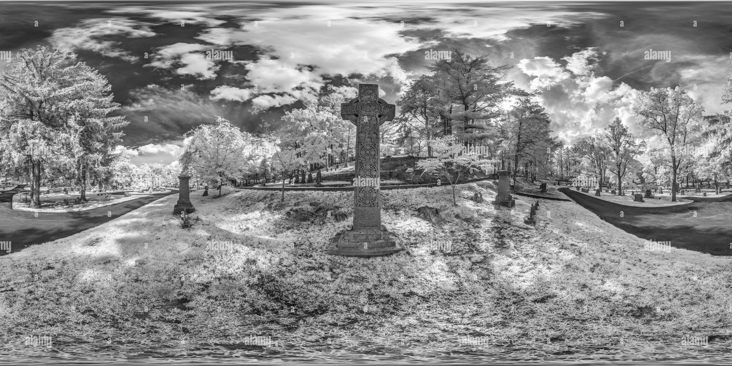 360° view of Celtic Cross Inrared - Alamy