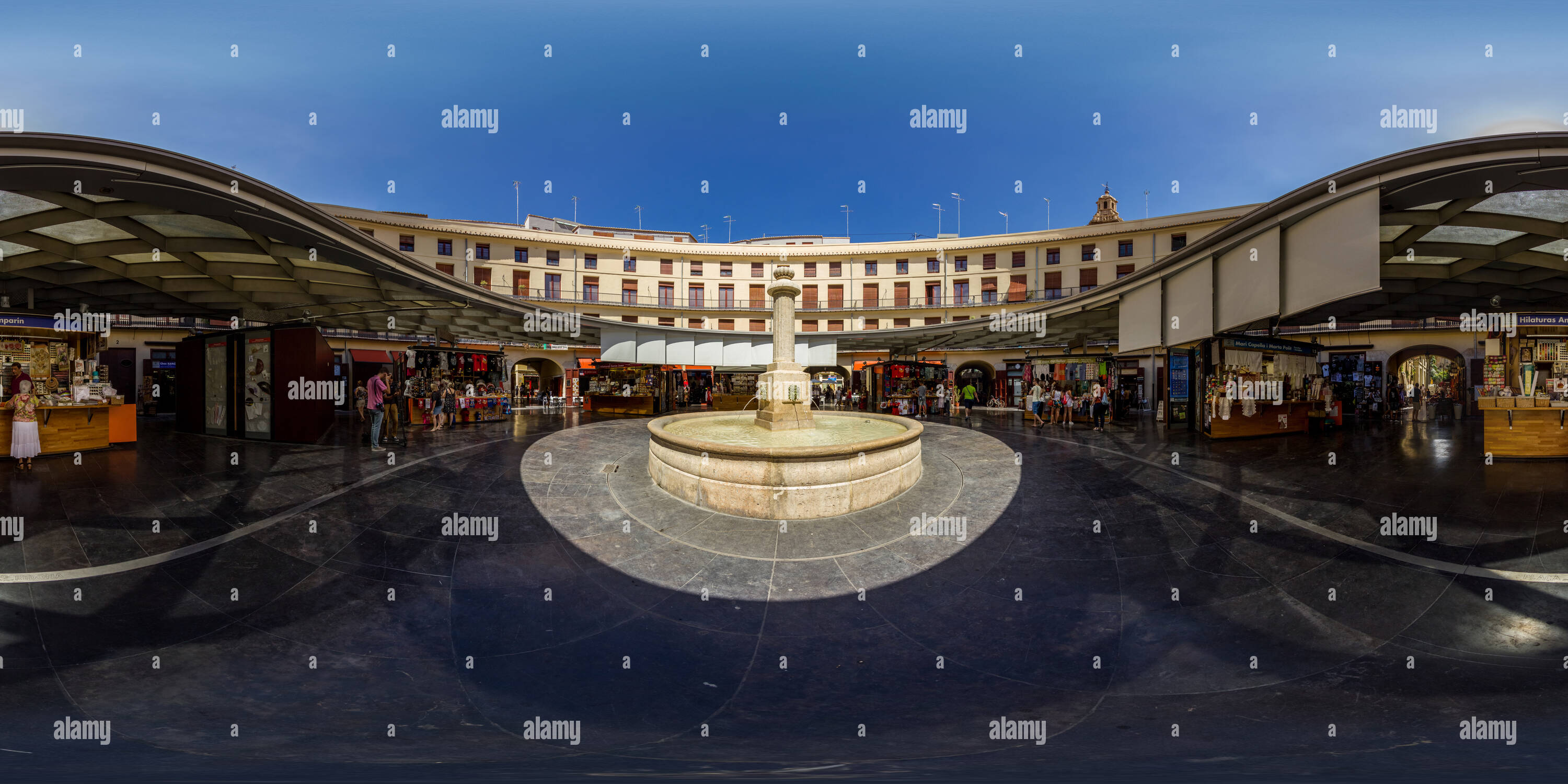 360° view of Round square in Valencia - Alamy