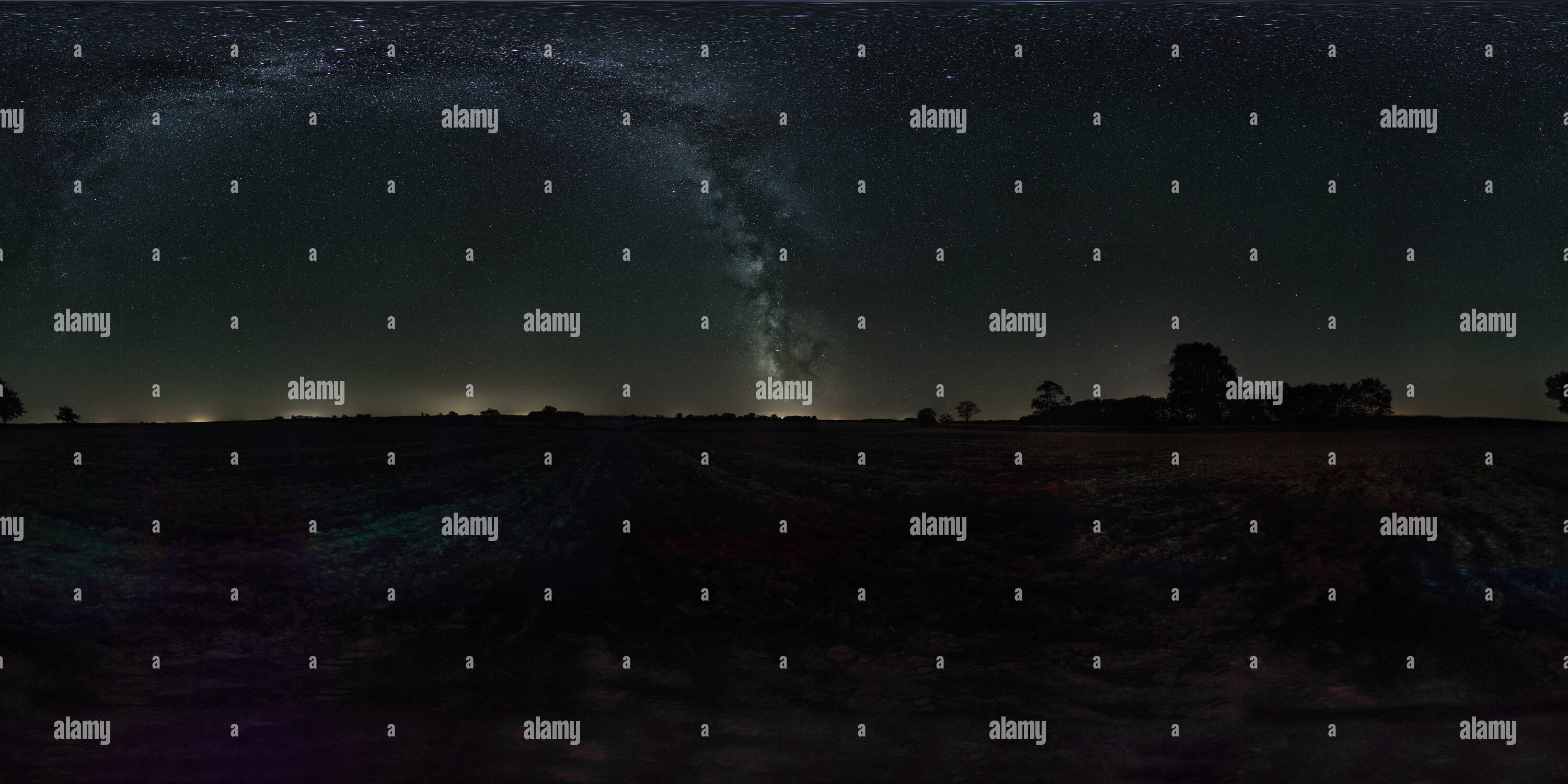 360° view of The Milky Way in open country - Alamy