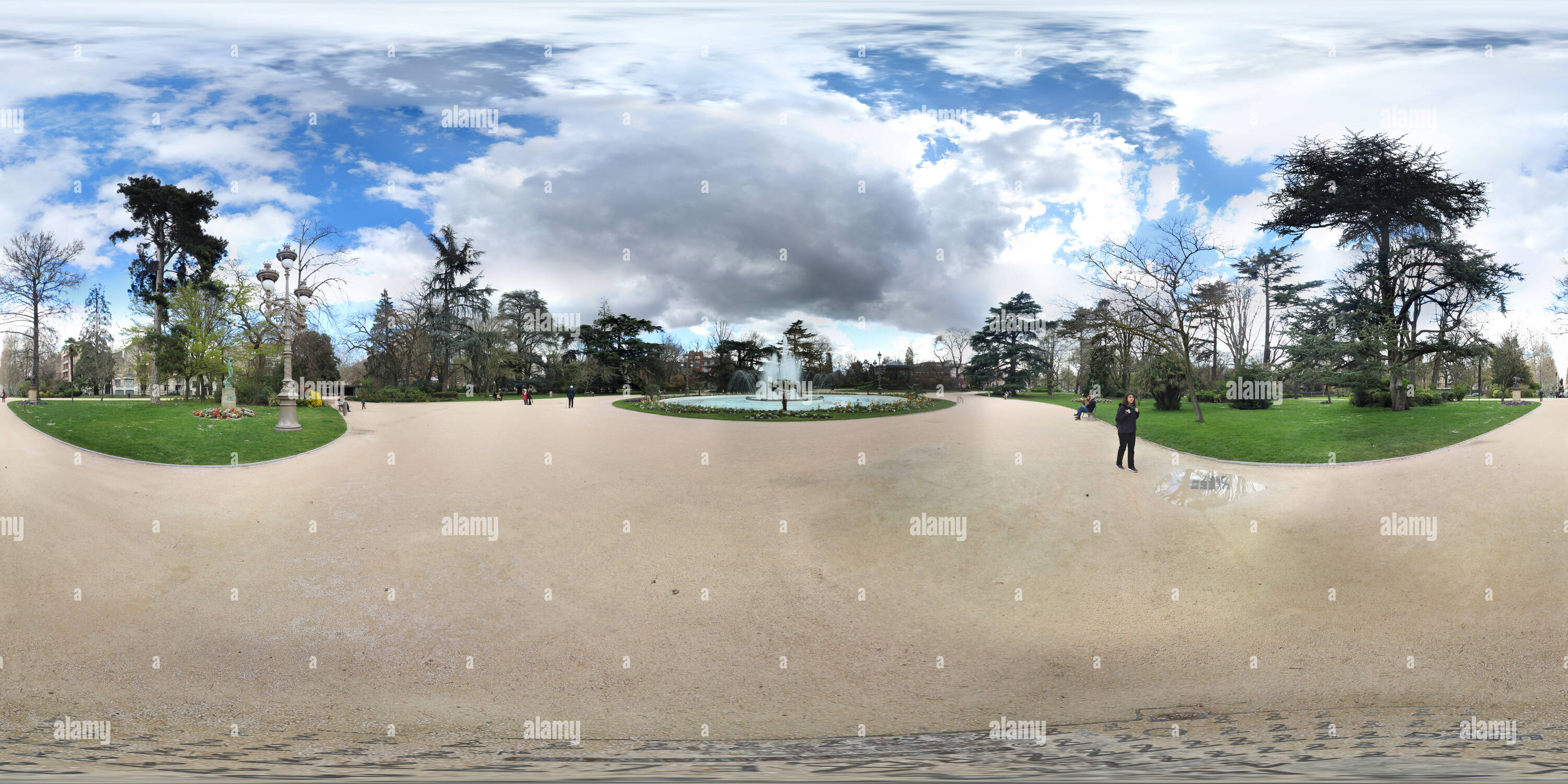 360° view of Grand Rond, Toulouse - Alamy