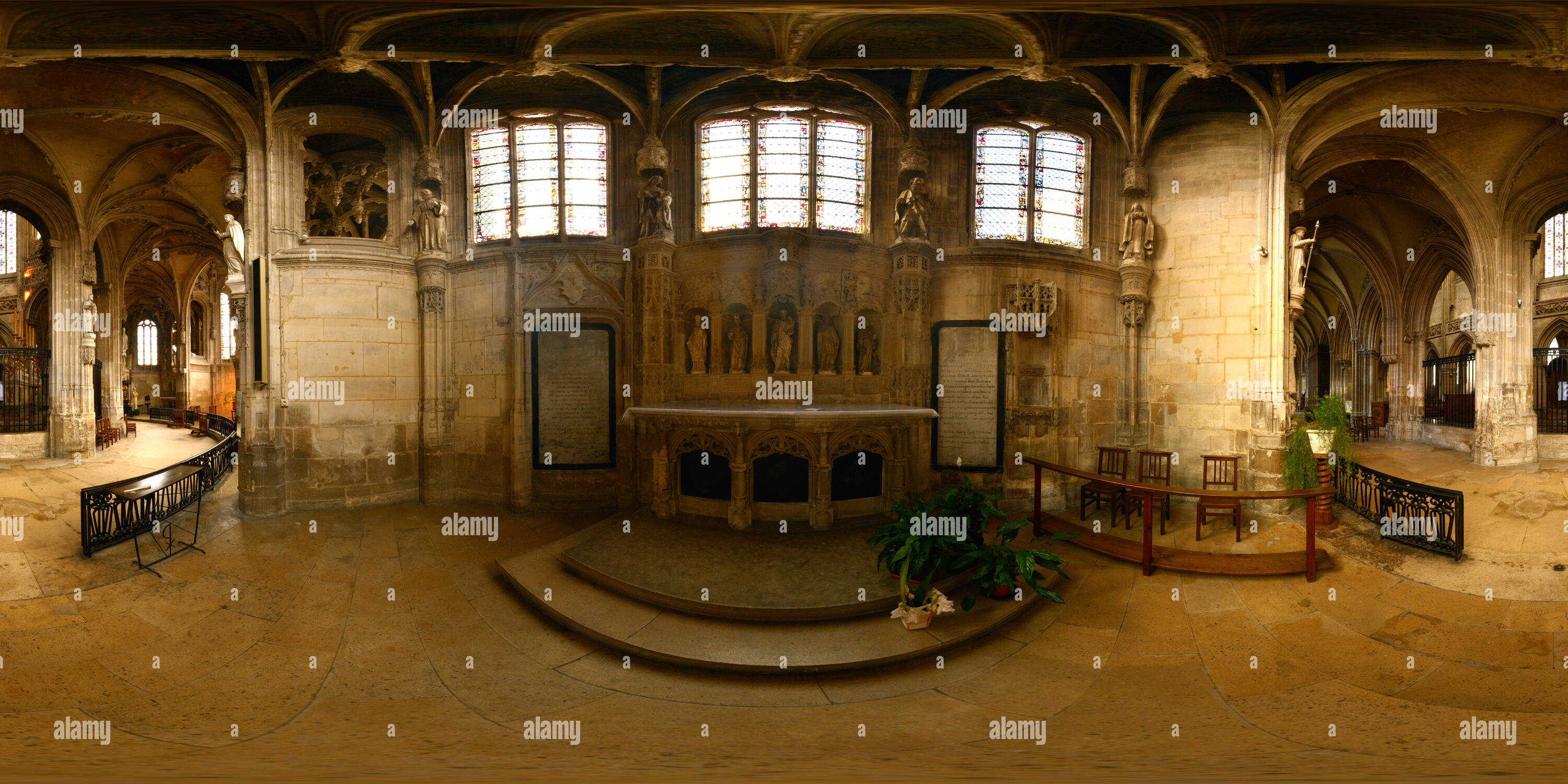 360° view of Église St Pierre - Caen - Alamy