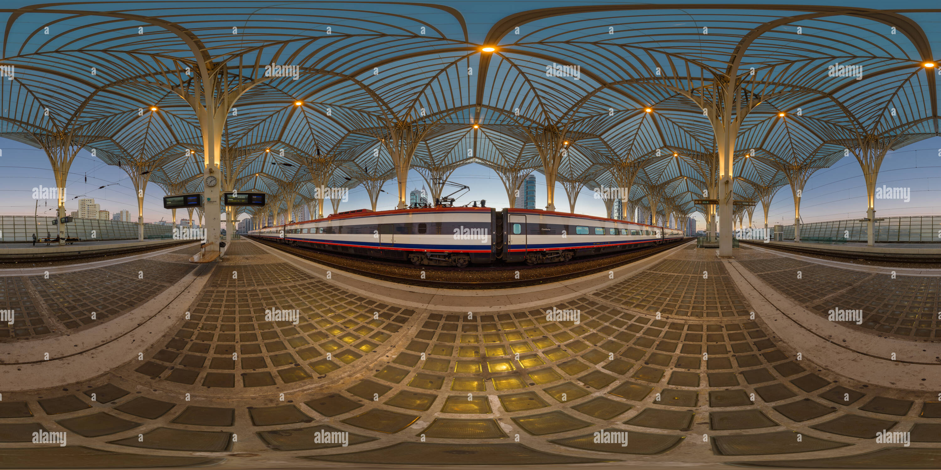 360° view of Oriente station at dawn - Alamy