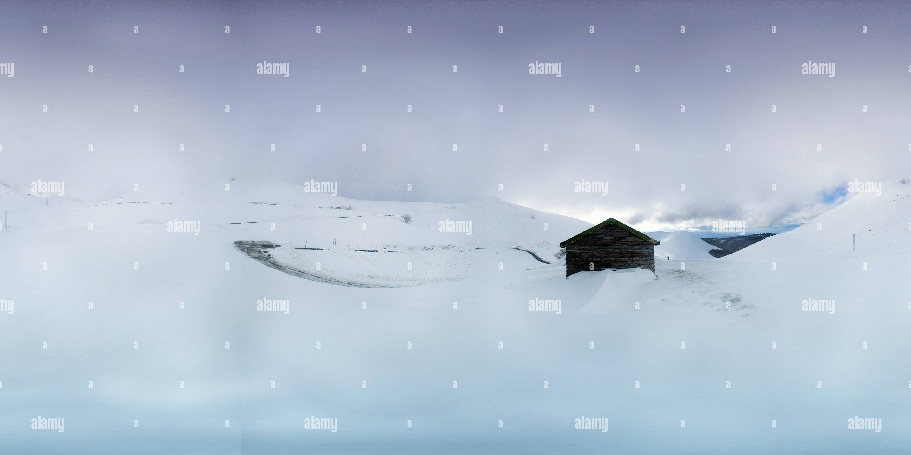 360° view of Snowy place, near a mountain cabin, around Rome - Alamy