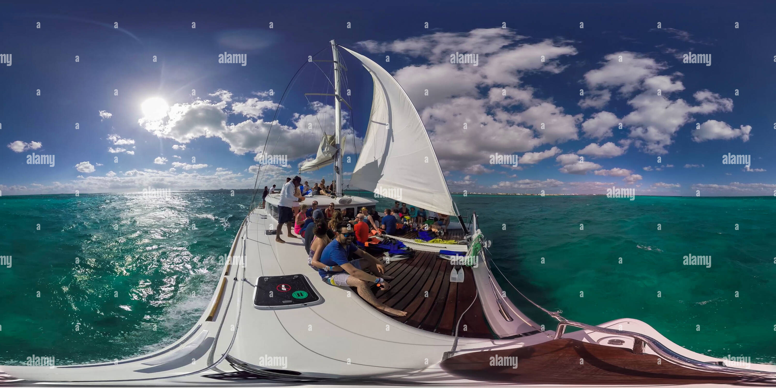 360° view of Sailboat in the caribbean - Alamy