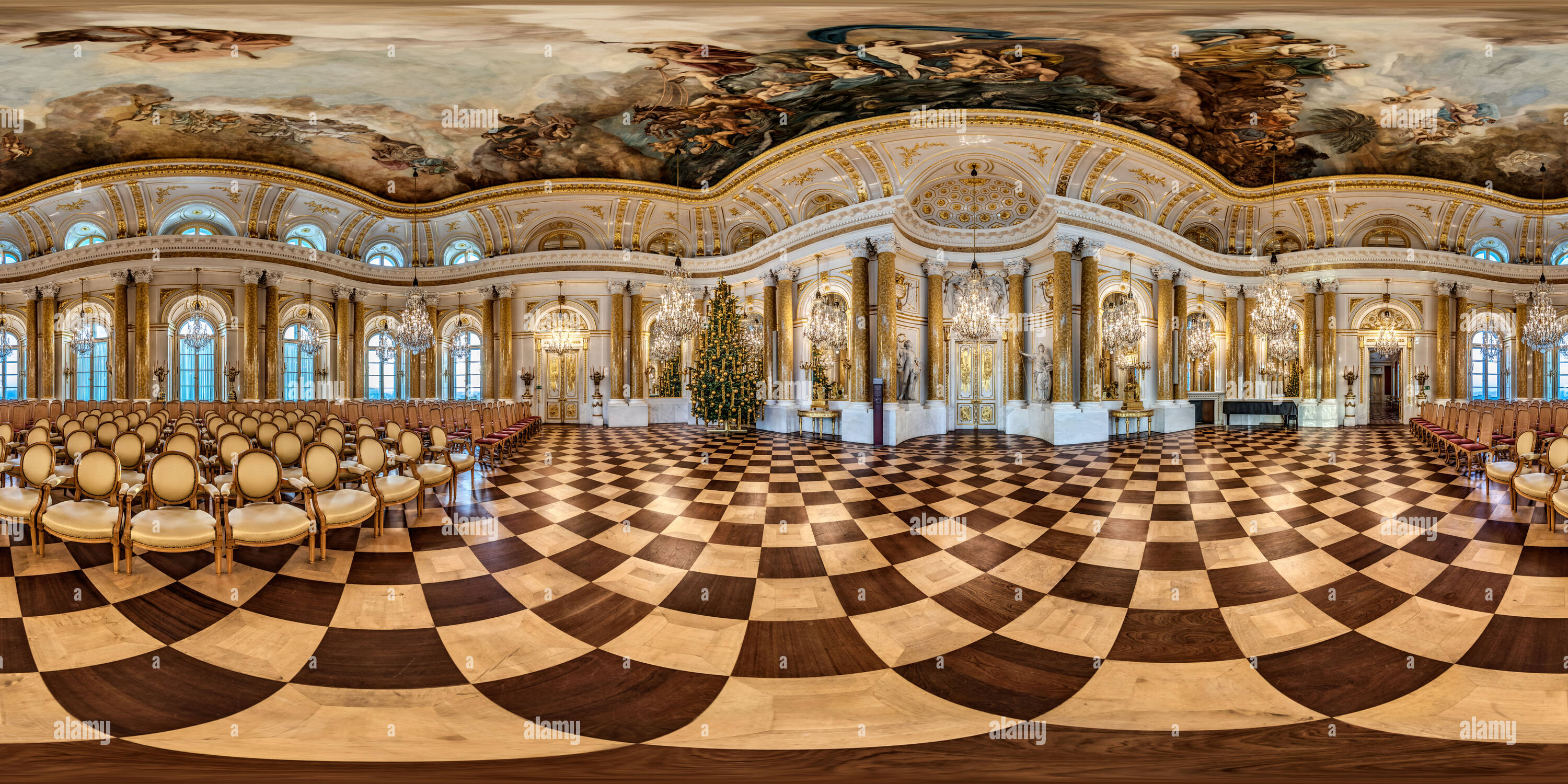 360° view of Royal Castle Warsaw - Alamy