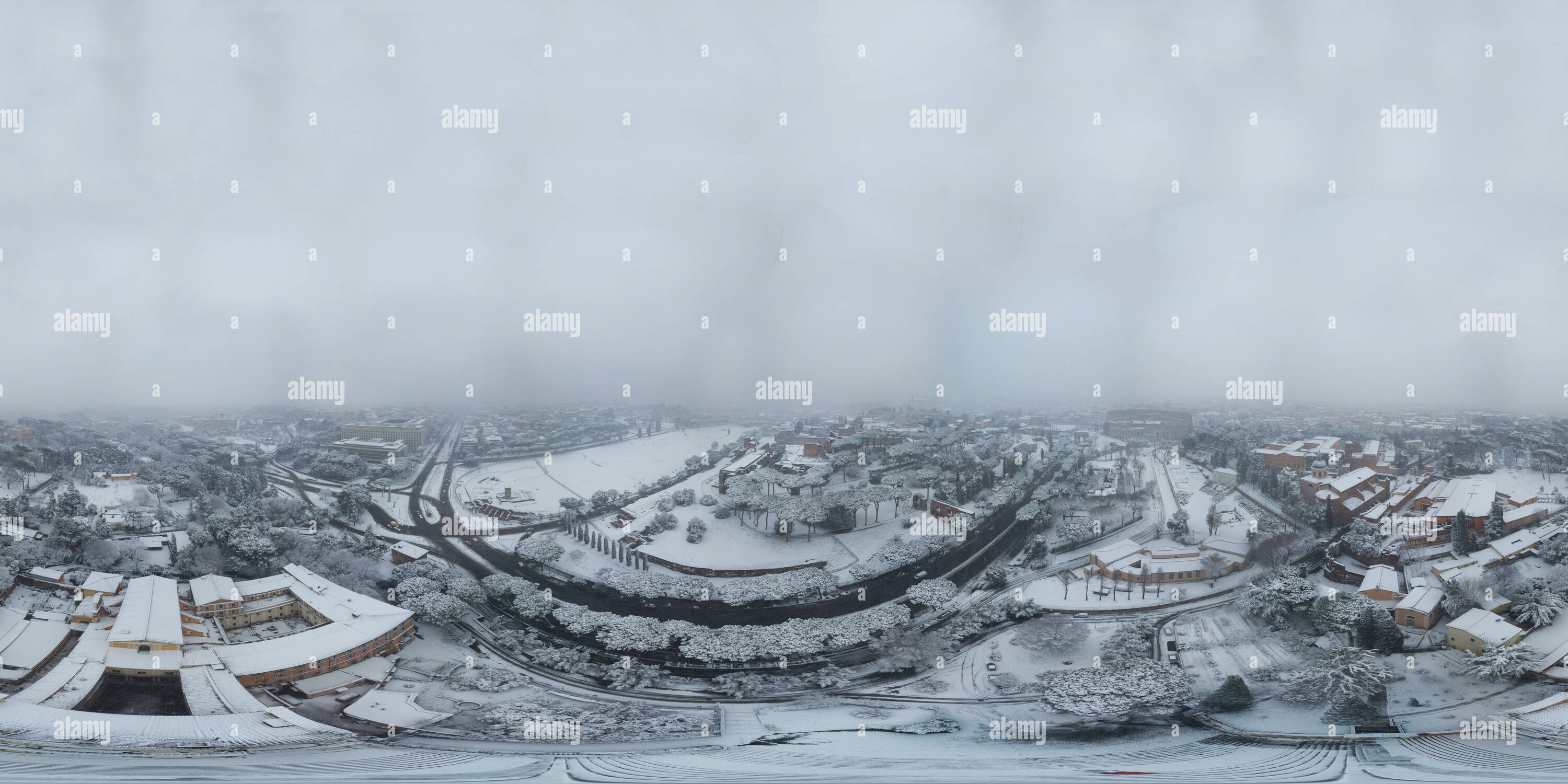 360° view of Snowy Rome - Coliseum and Fori Romani - Alamy