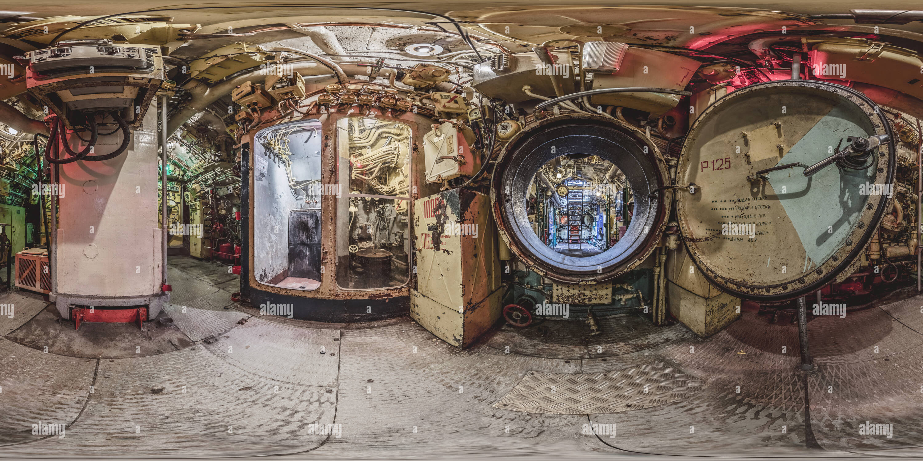 Submarine sonar room hi-res stock photography and images - Alamy