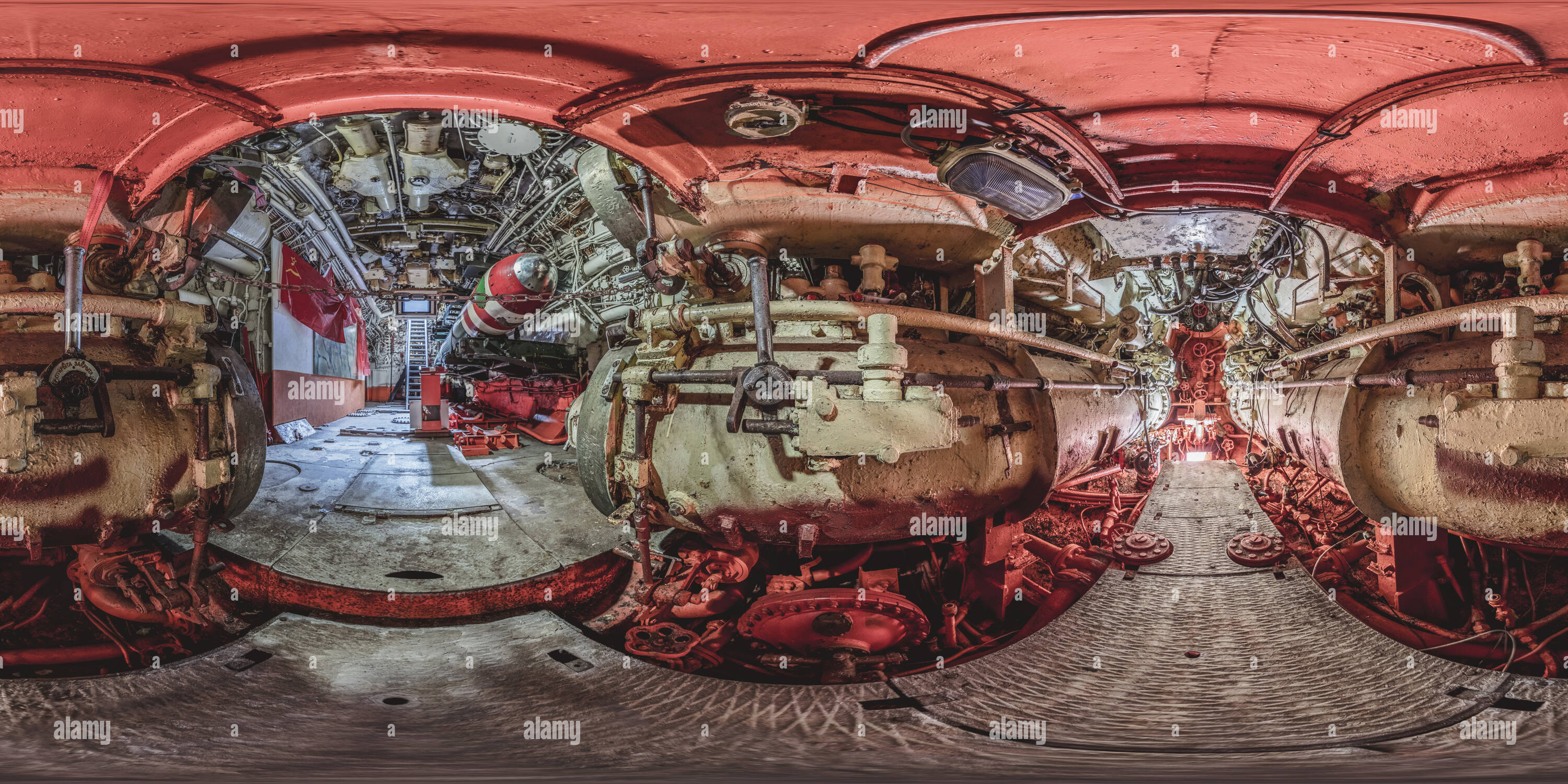 Submarine sonar room hi-res stock photography and images - Alamy