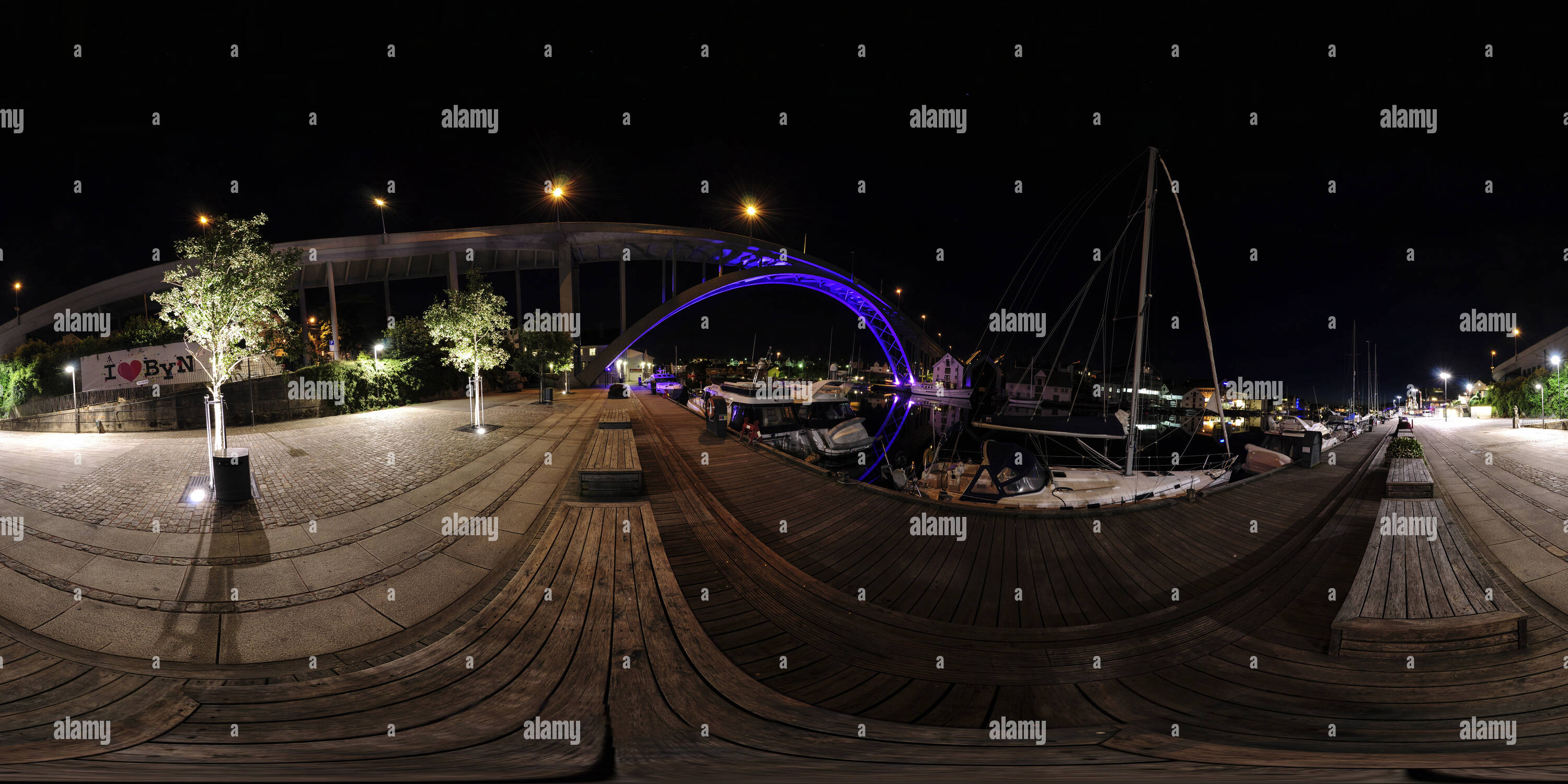 360° view of Risoy Bridge at night - Alamy