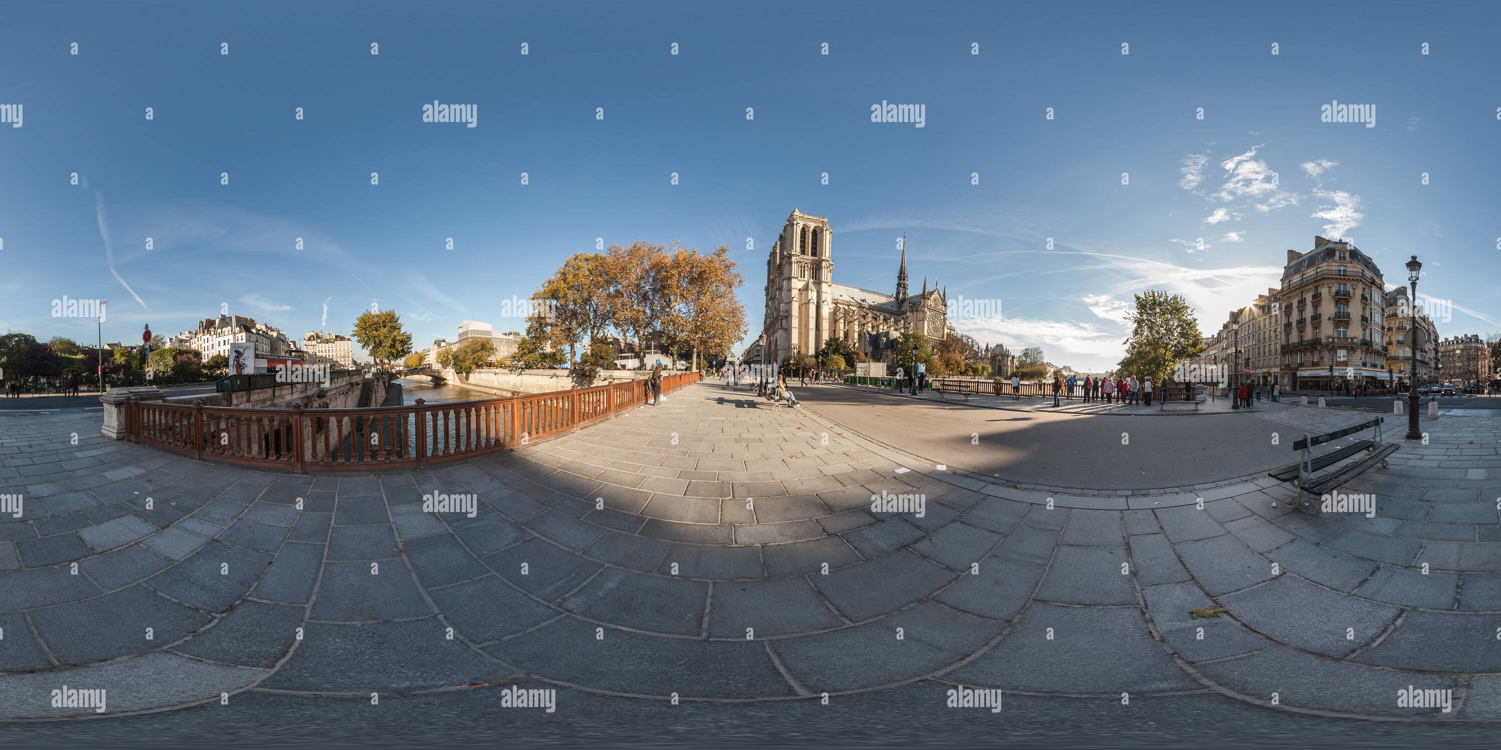360° view of Notre Dame 3 in Paris, France - Alamy