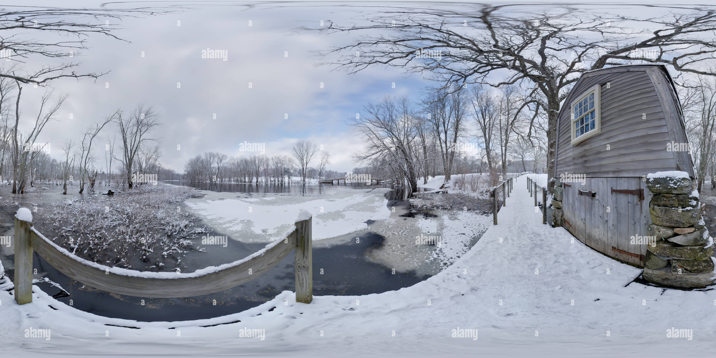360° view of North Bridge from the Old Manse Boathouse Jan 14 - Alamy