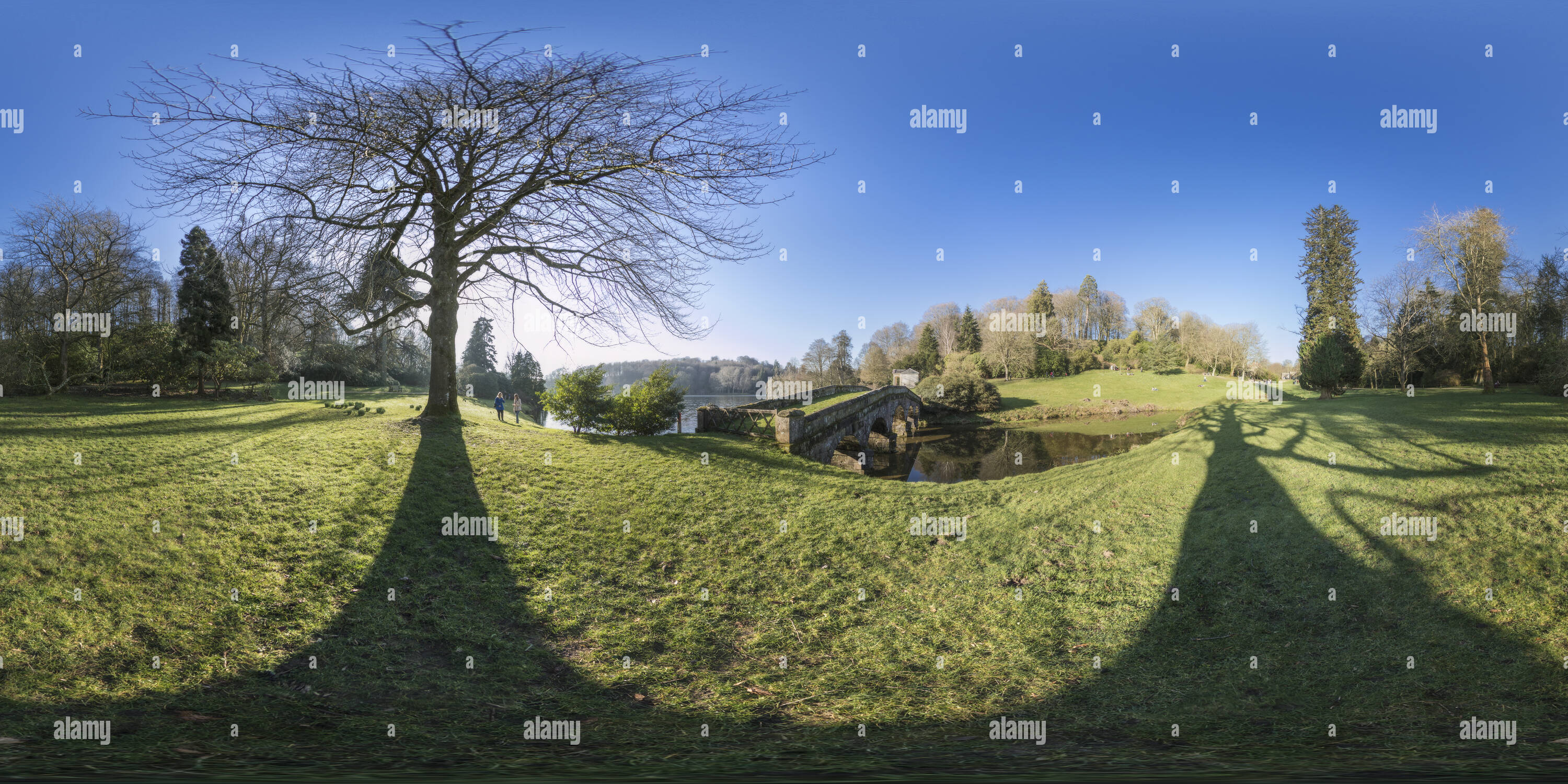 360° view of Palladian Bridge at Stourhead - Alamy