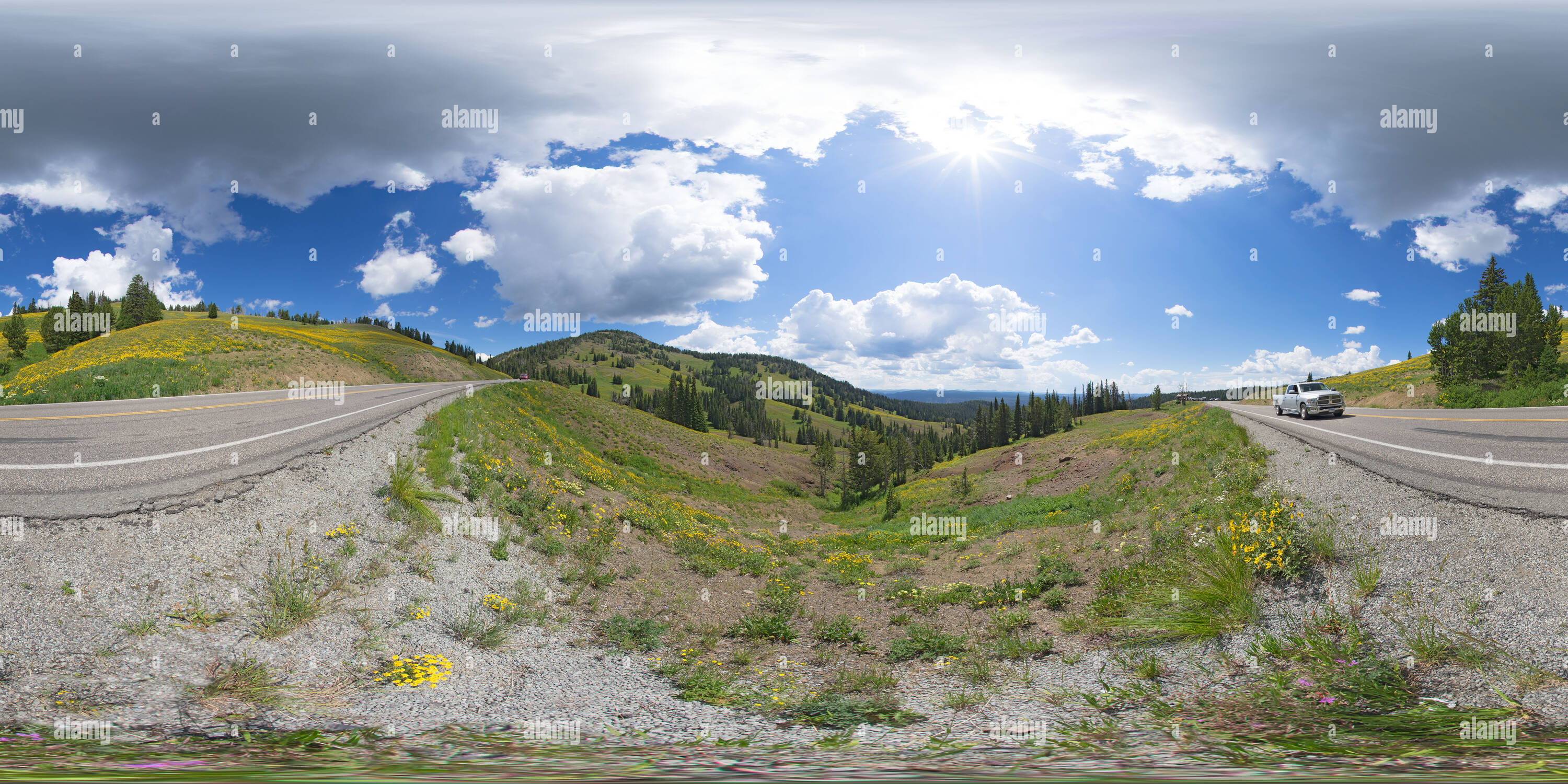 360° view of Near the summit of Dunraven Pass - Alamy