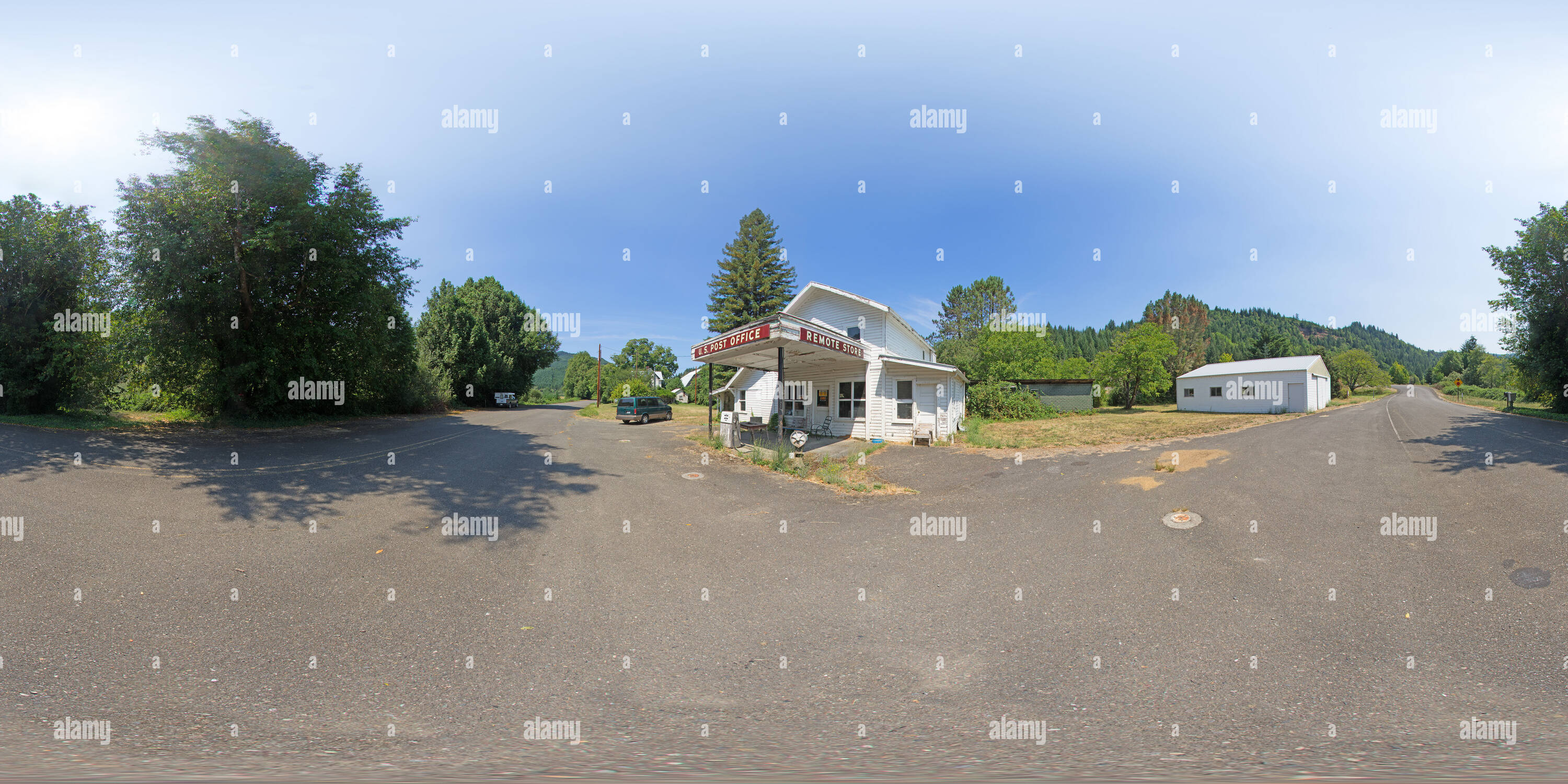 360° view of The gas station and country store at Remote, Oregon - Alamy