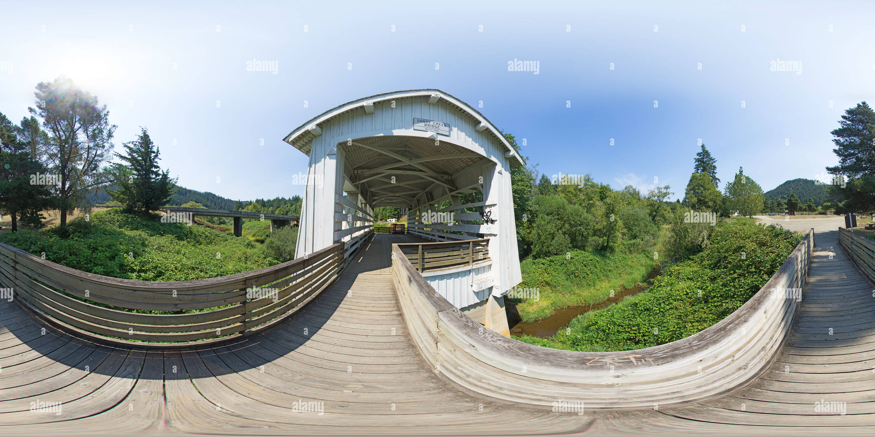 360° view of Sandy Creek covered bridge in Remote - Alamy