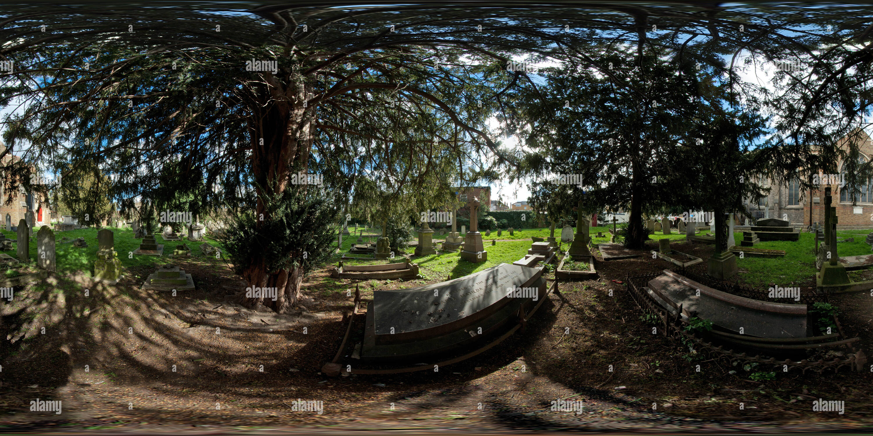 360° view of London Tooting Old Cemetery - Alamy
