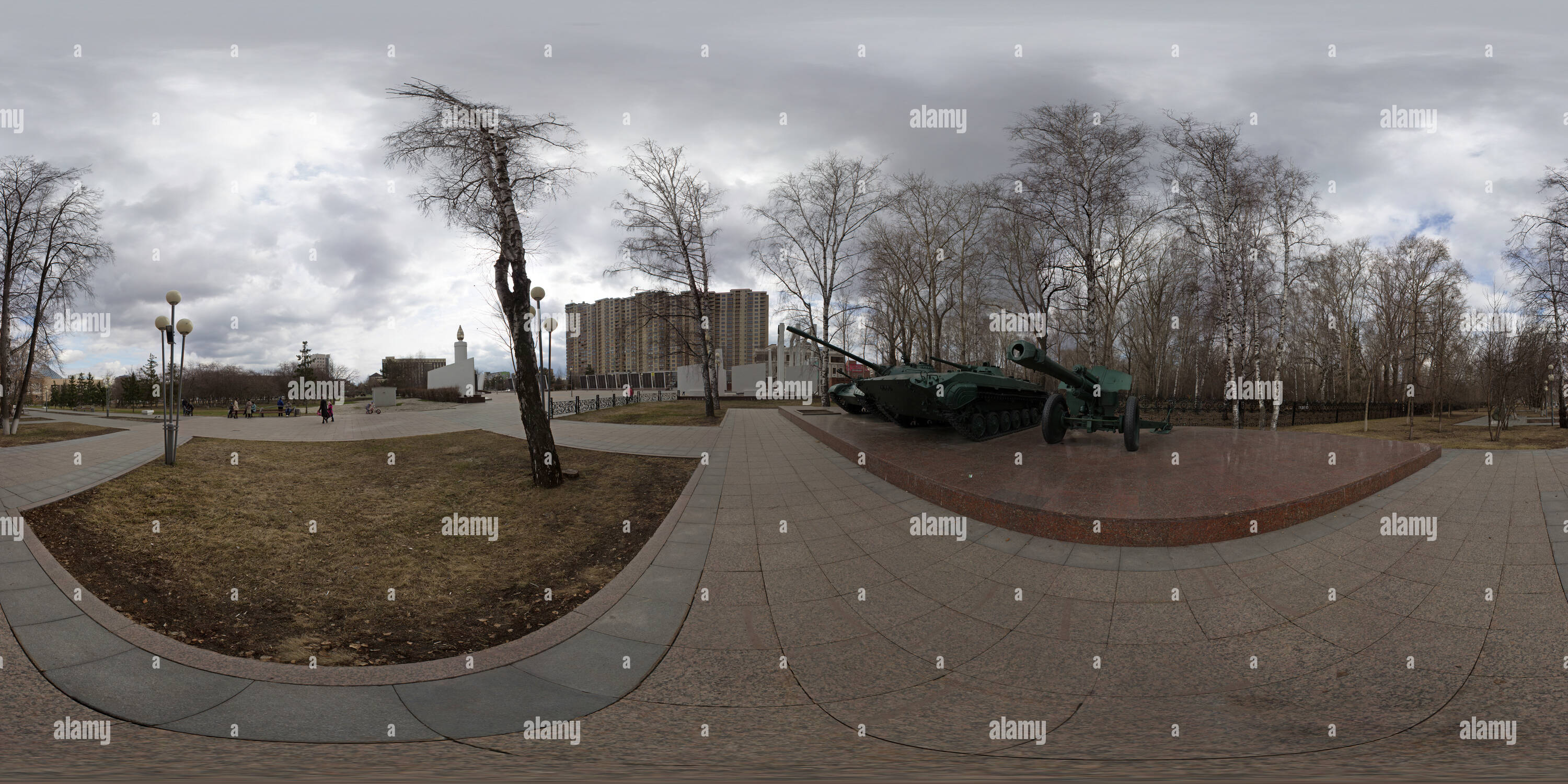 360° view of Tanks in Memorial WWII Square - Alamy