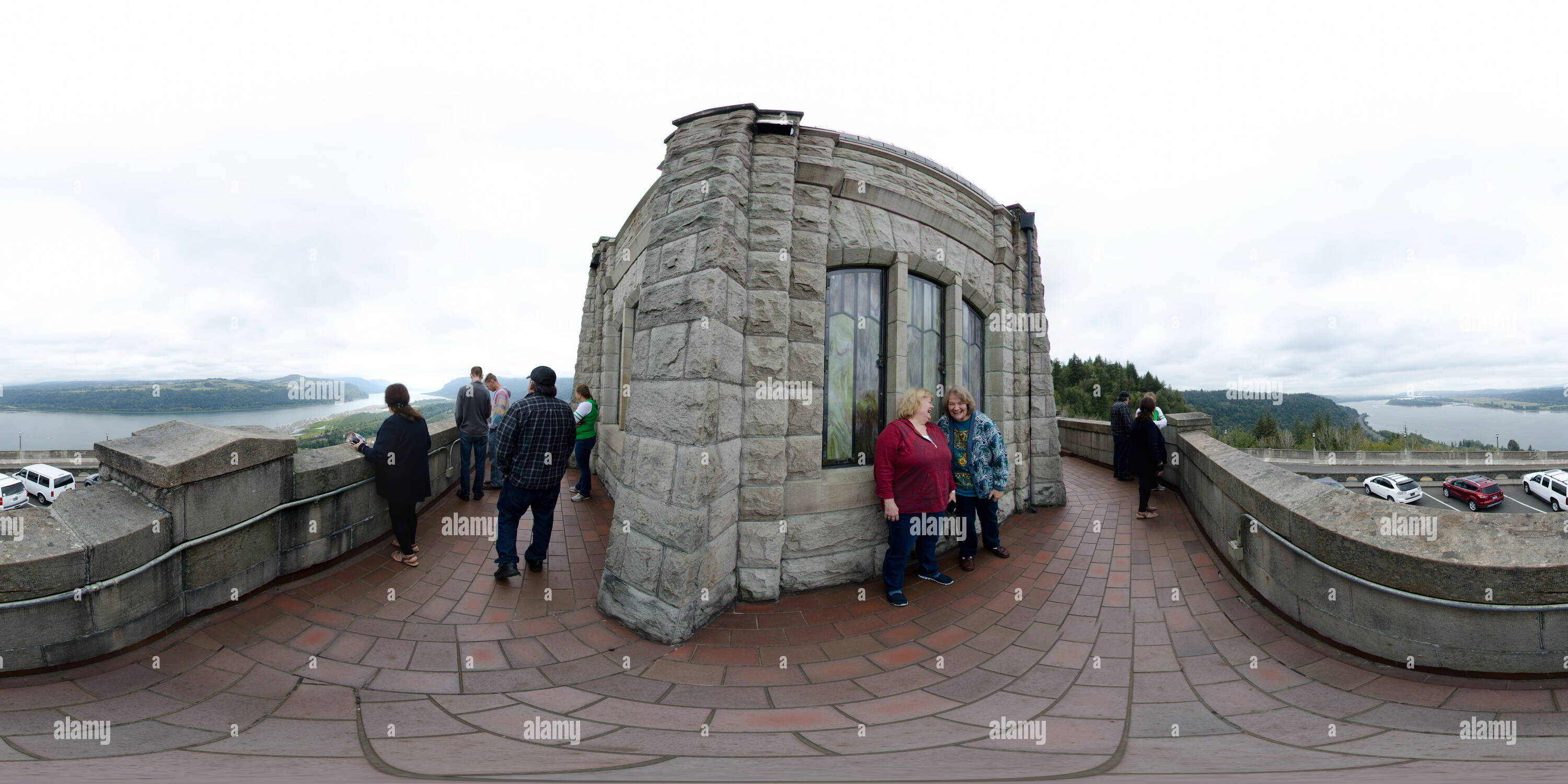 360° view of Vista House upper observatory, Crown Point Oregon - Alamy