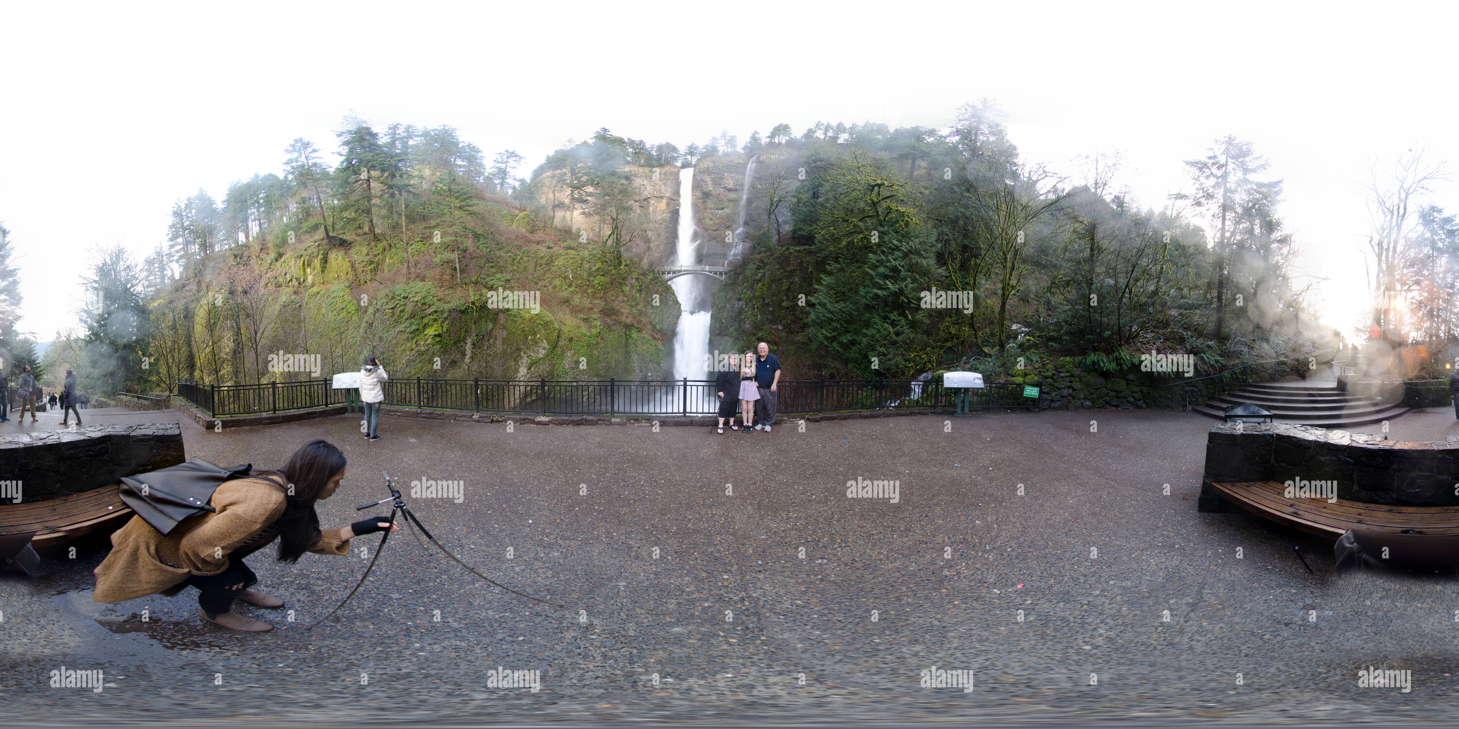 360° view of Multnomah Falls Oregon - Alamy