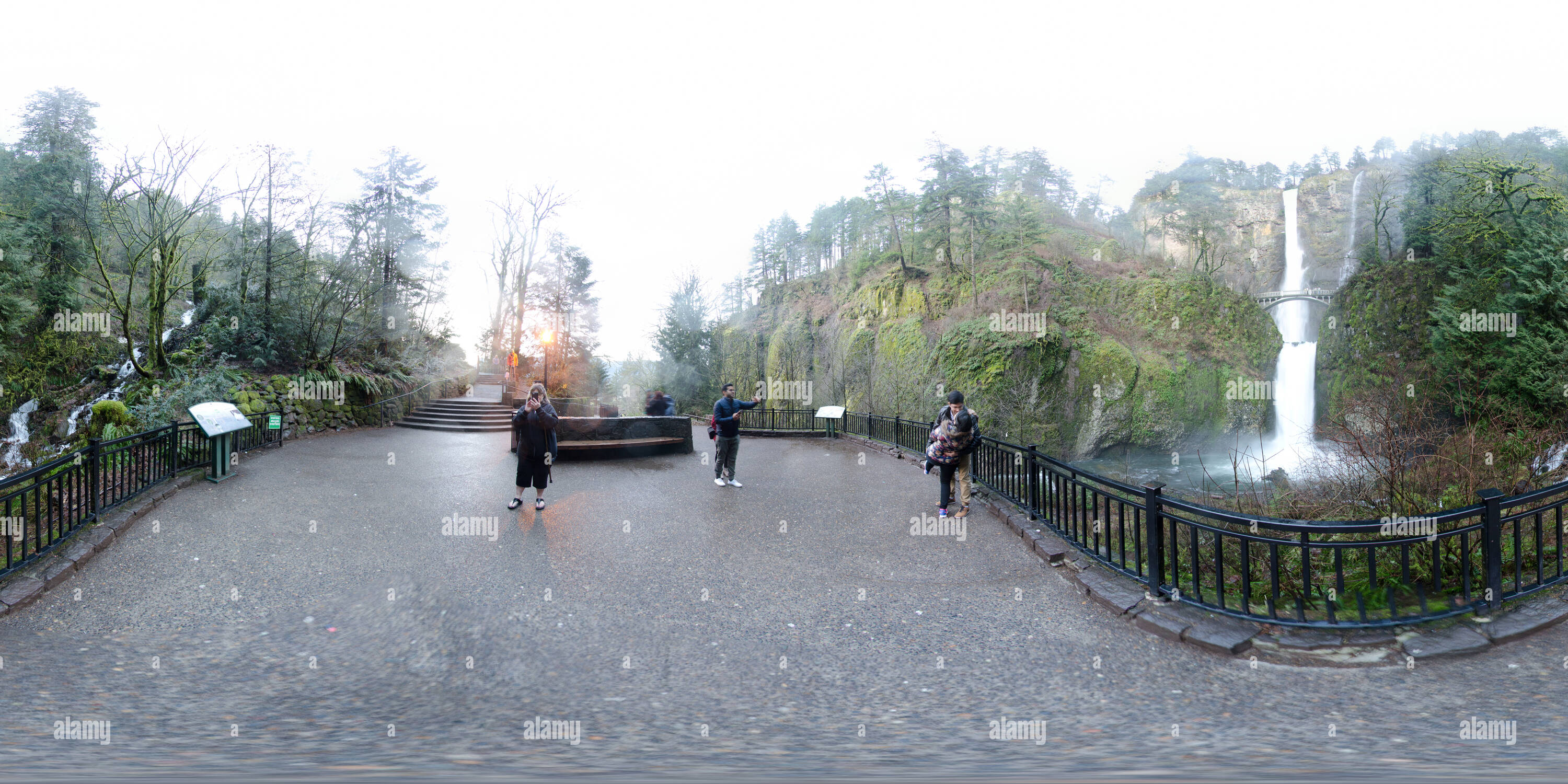 360° view of Multnomah Falls View - Alamy