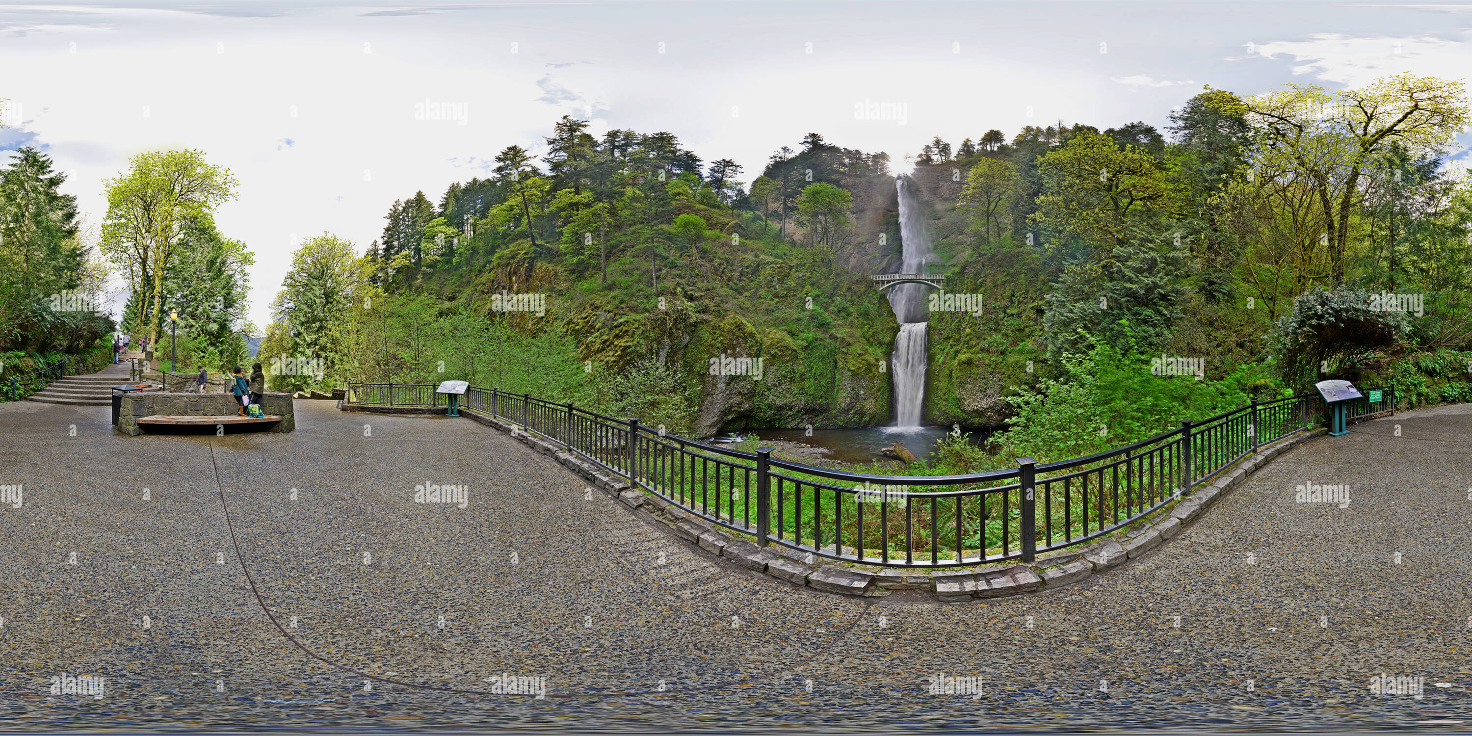 360° view of Multnomah Falls - Columbia River Gorge - Alamy