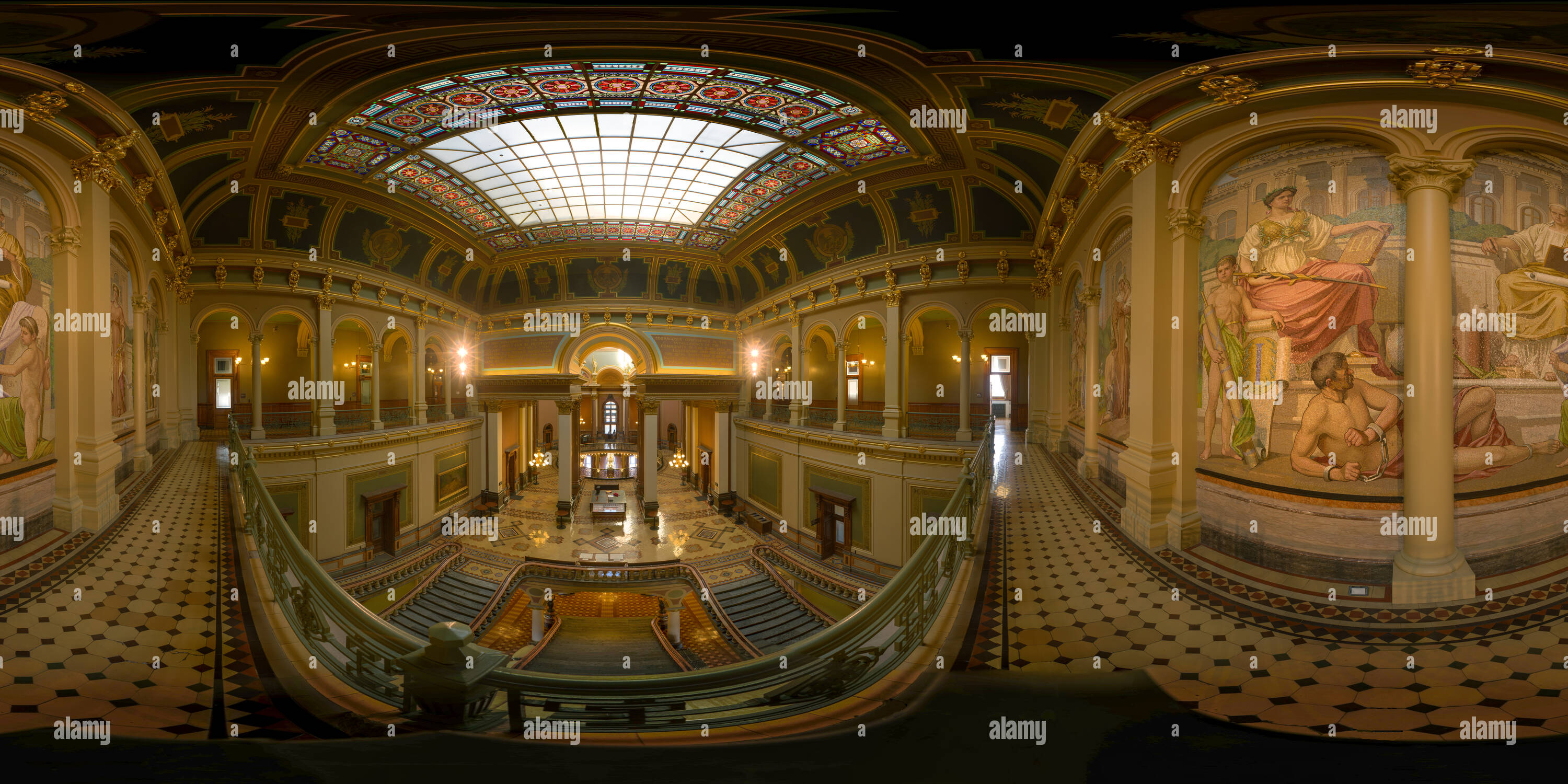 360° view of State Capital of Iowa - 3rd floor east side - Alamy