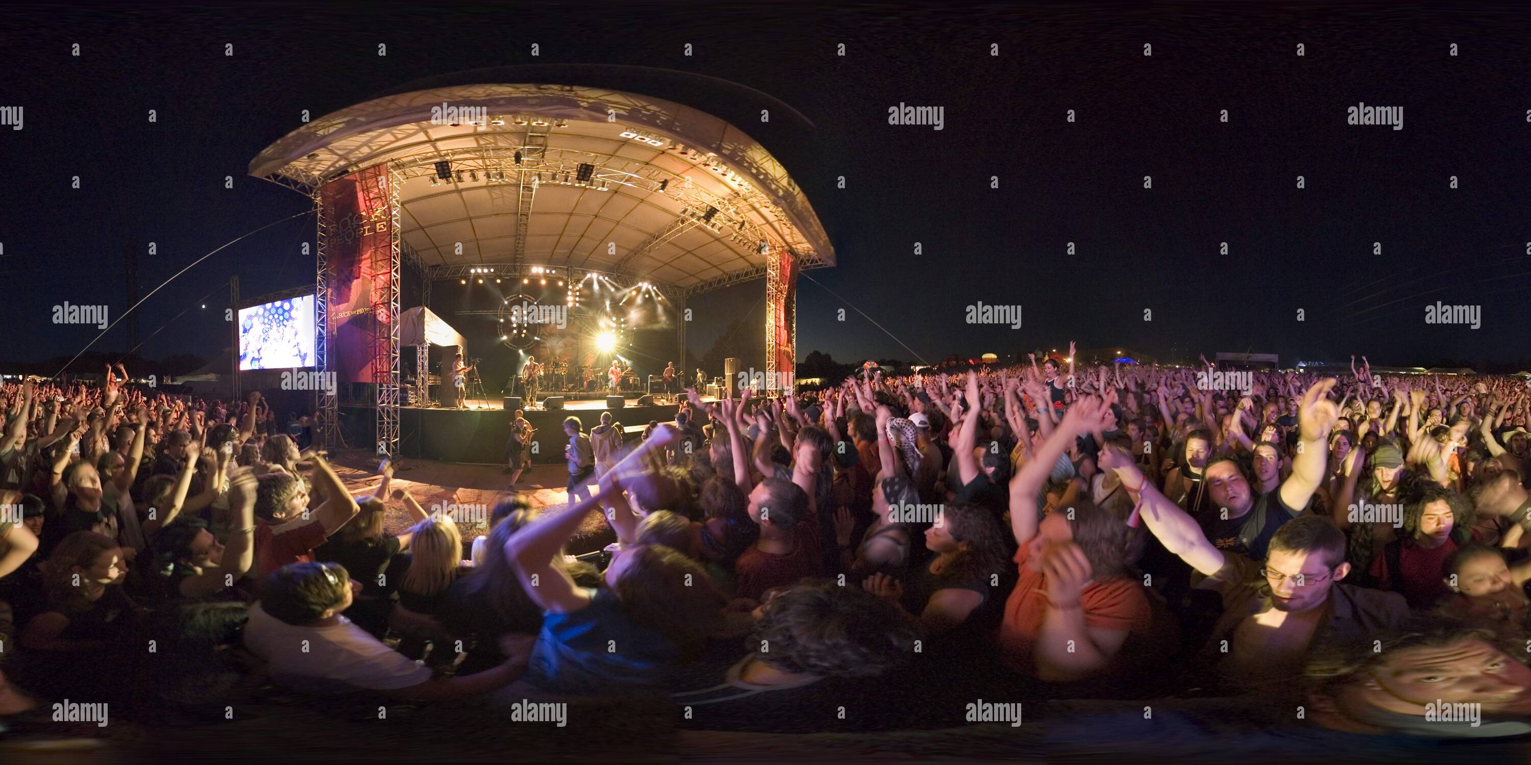 360° view of Manu Chao at the Rock for People Festival, July 2006 - Alamy