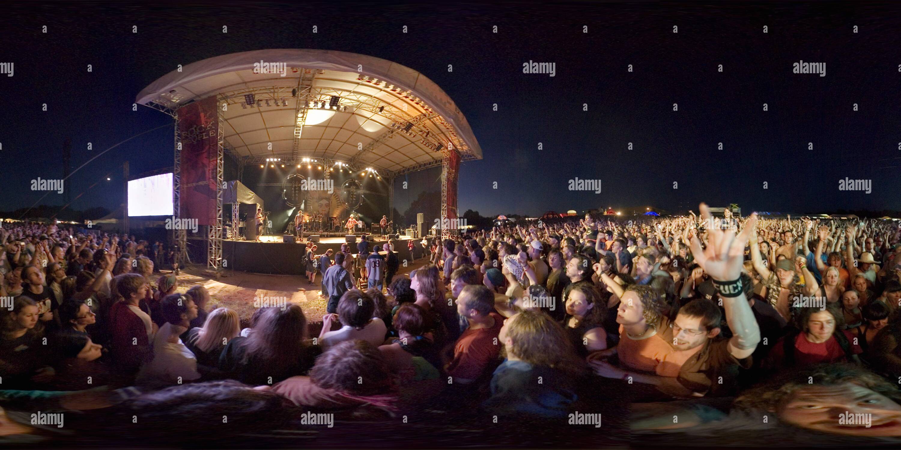 360° view of Manu Chao at the Rock for People Festival, July 2006 - Alamy