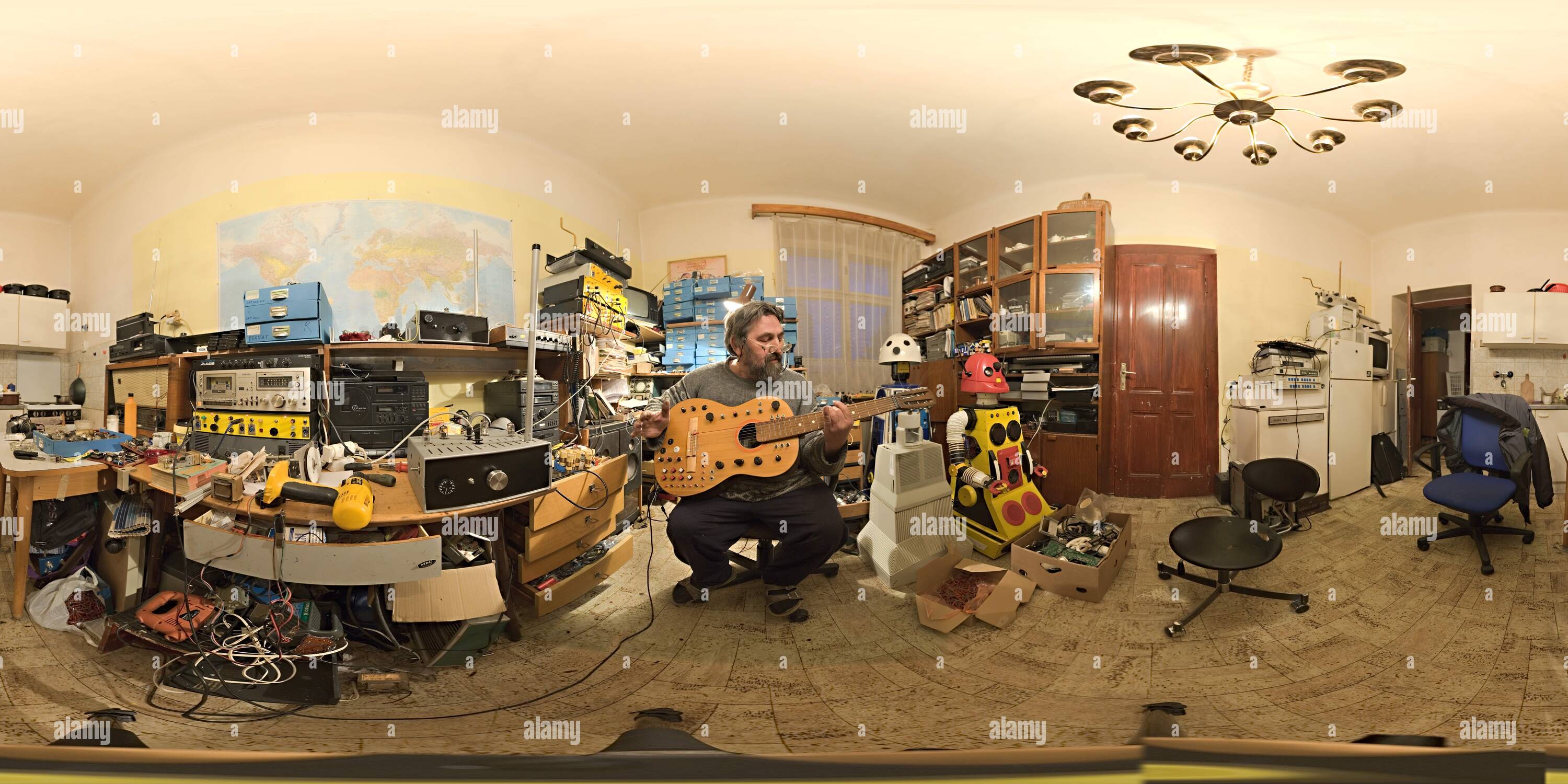360° view of At Home with Stanley the Robot Man - Alamy