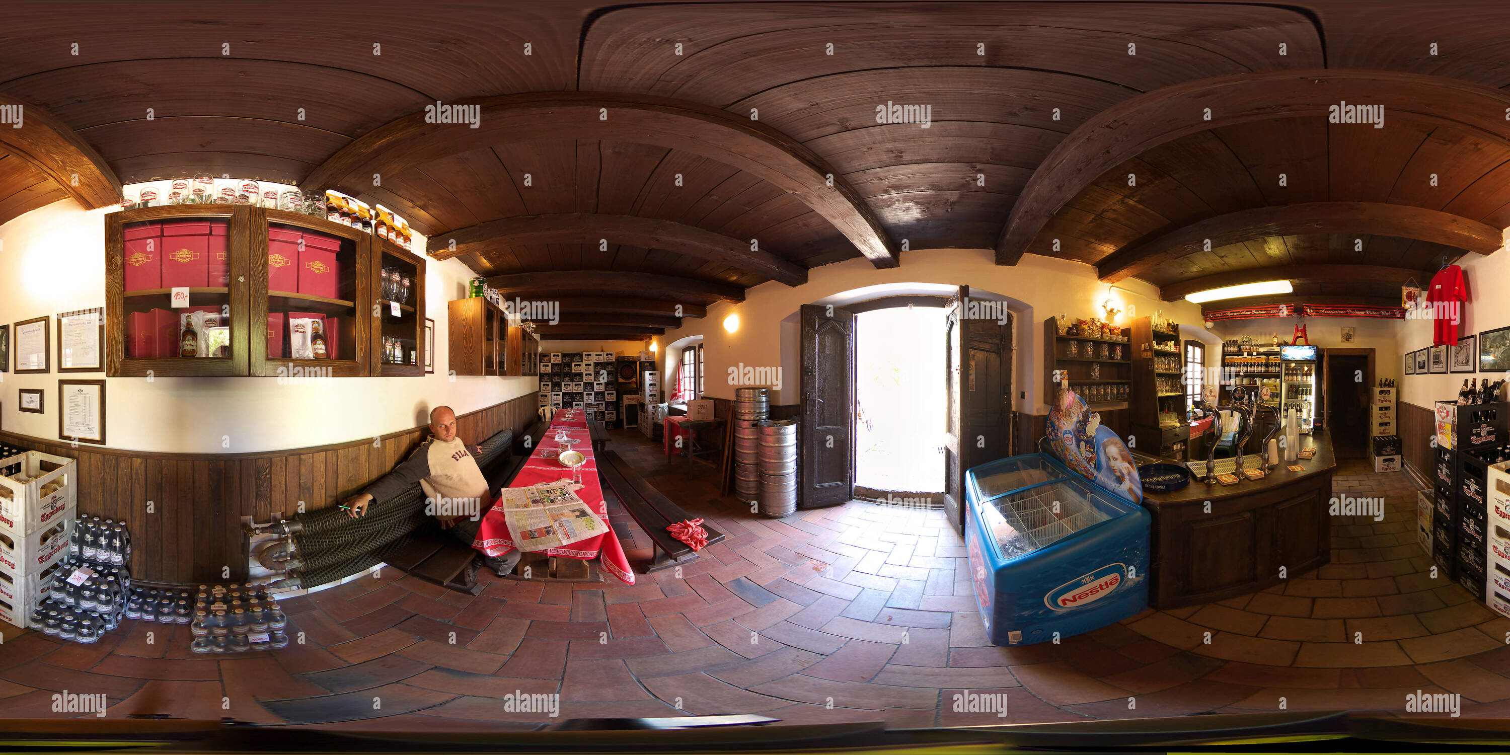 360° view of The Rotunda Pub - Alamy