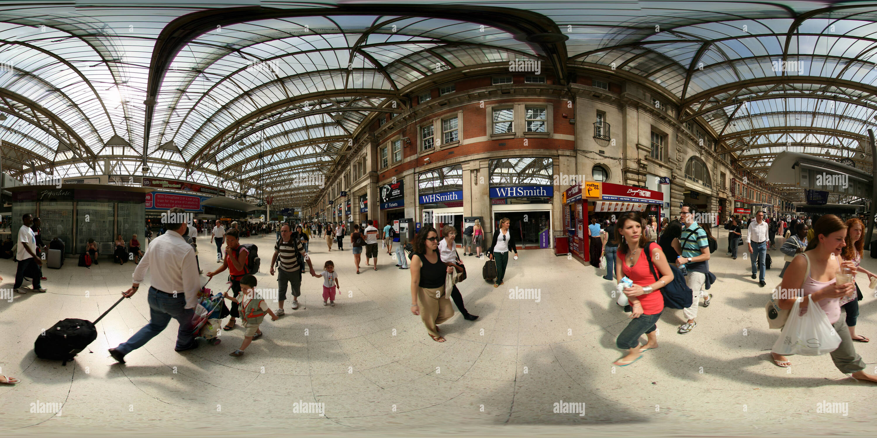 360° view of Waterloo Station, Rush Hour - Alamy