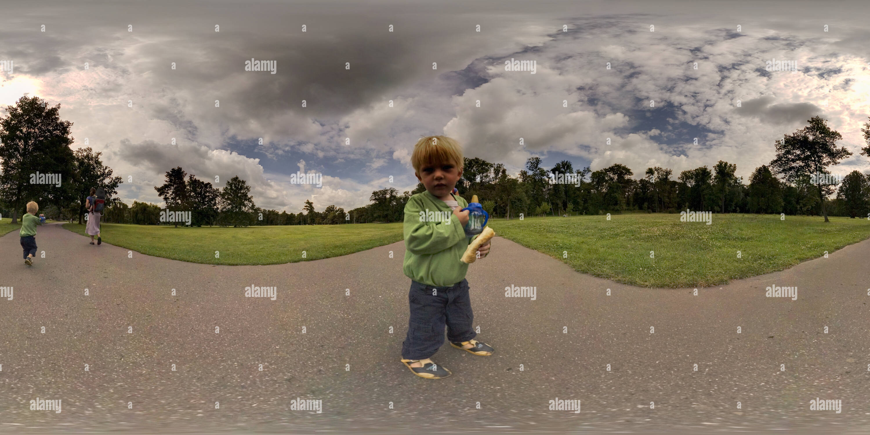 360° view of Walking in Stromovka Park 18 - Alamy