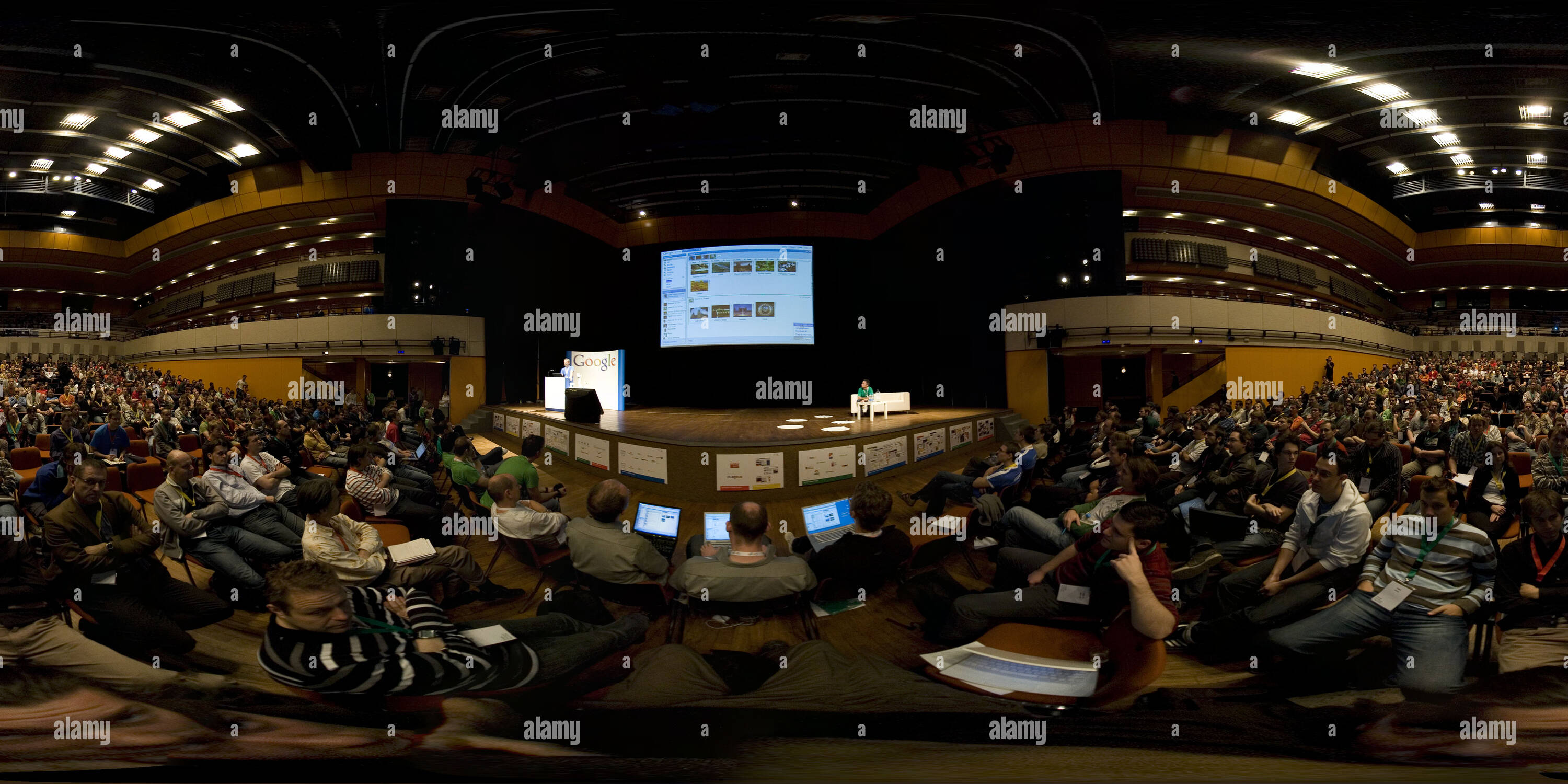 360° view of Lars Rasmussen presenting Wave at Google Developer Day - Alamy