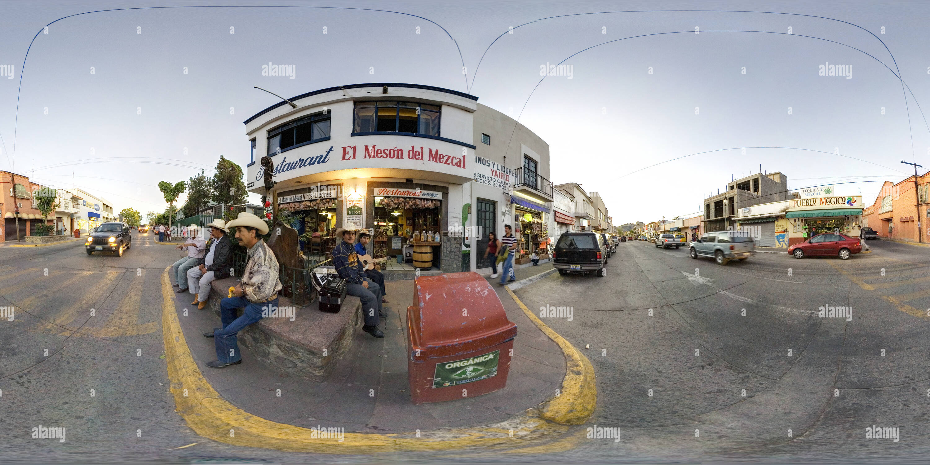 360° view of Mariachi musicians in Tequila, Jalisco, Mexico 4790 - Alamy