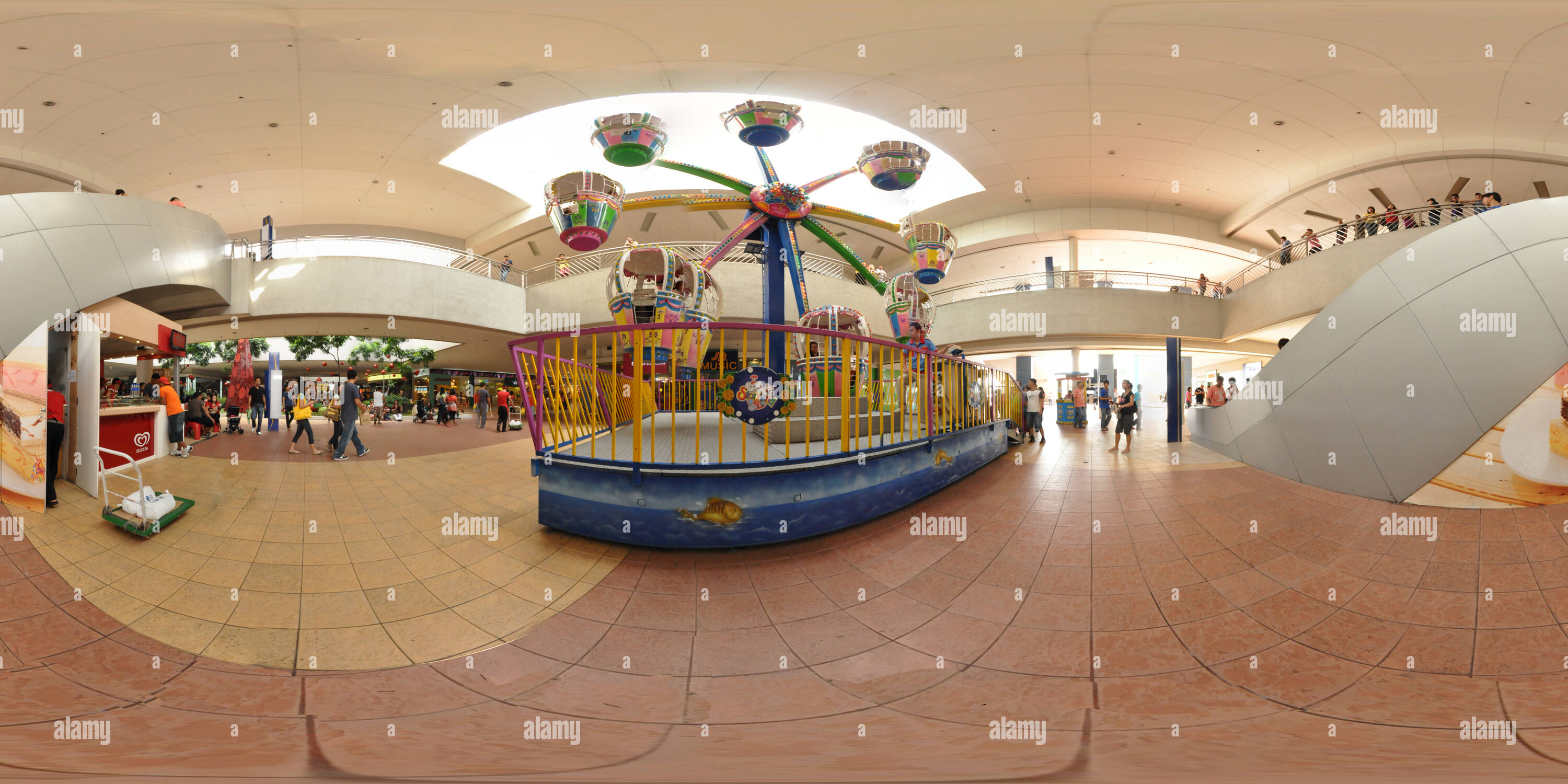 360° view of MOA Ferris Wheel - Alamy