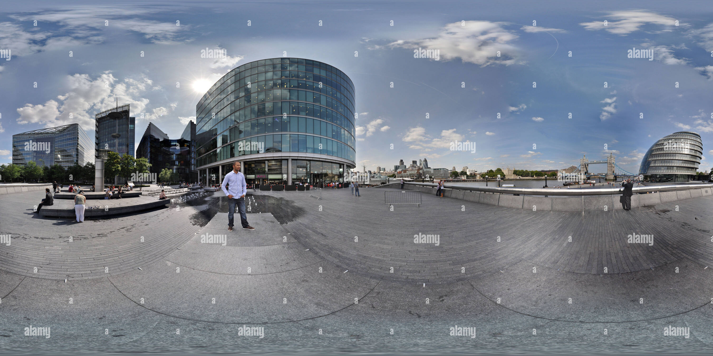 360° view of London Tower Bridge - Alamy